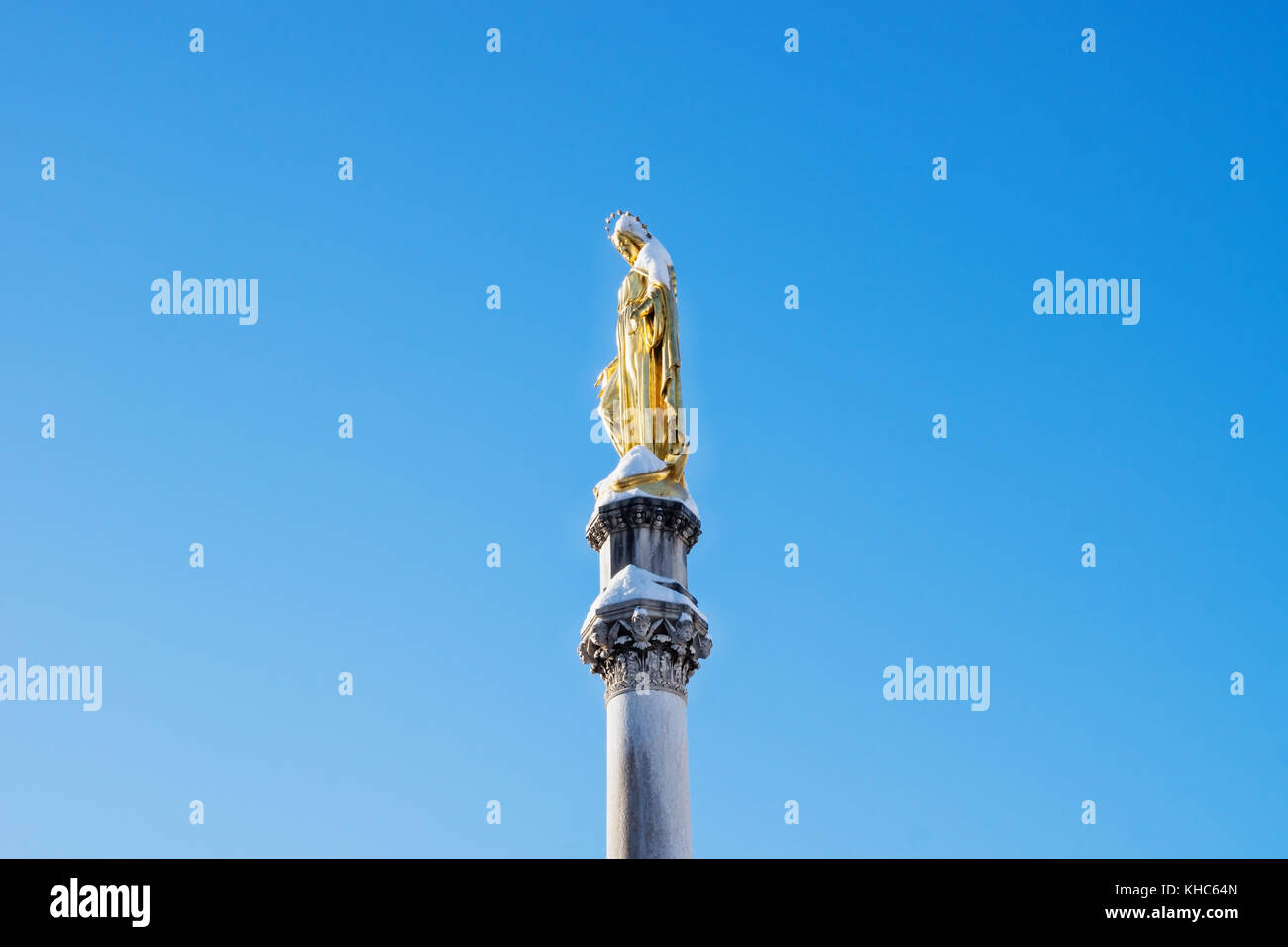 Famous golden statue virgin mary hi-res stock photography and images ...