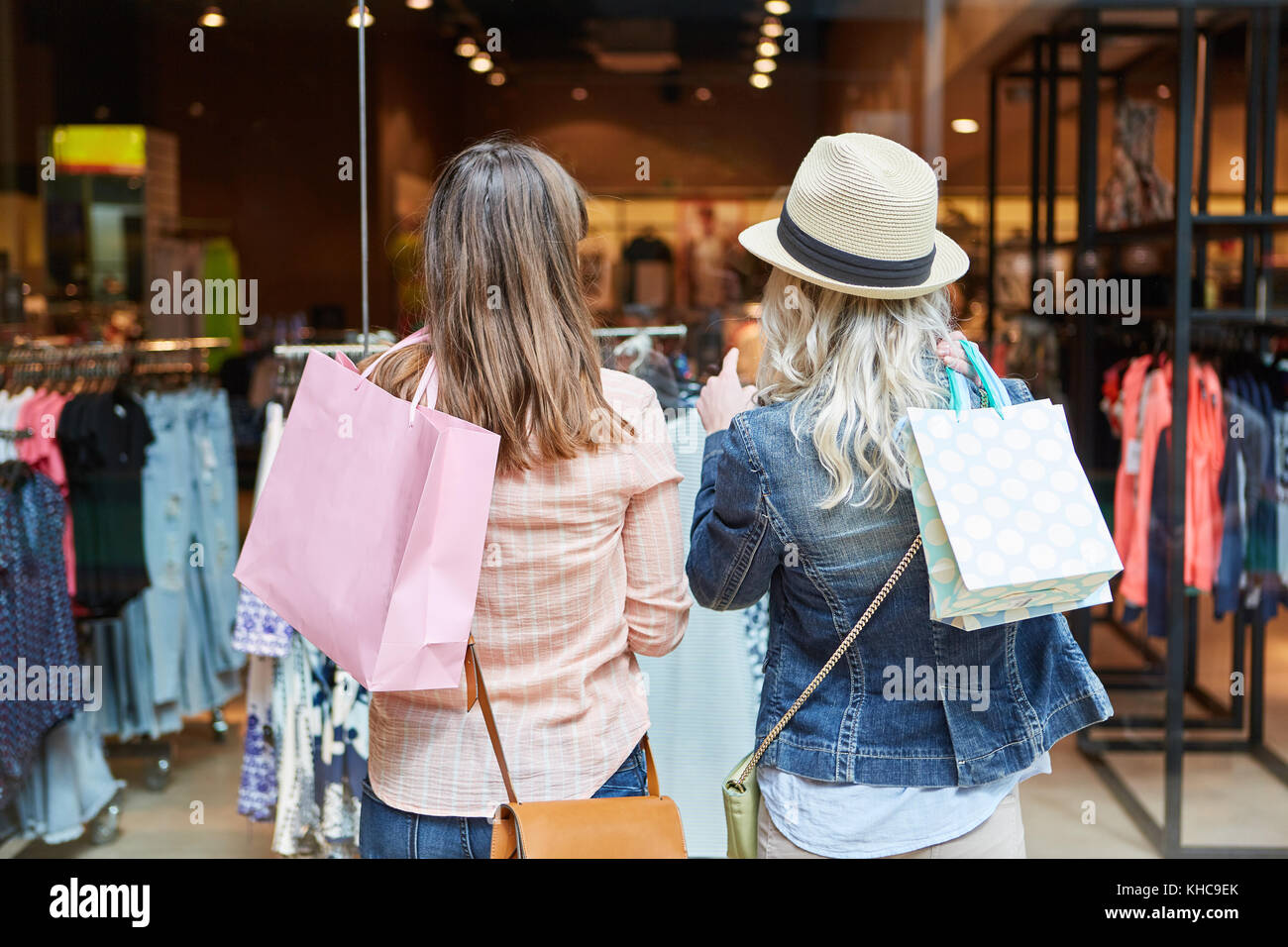Two women shopping hi-res stock photography and images - Alamy