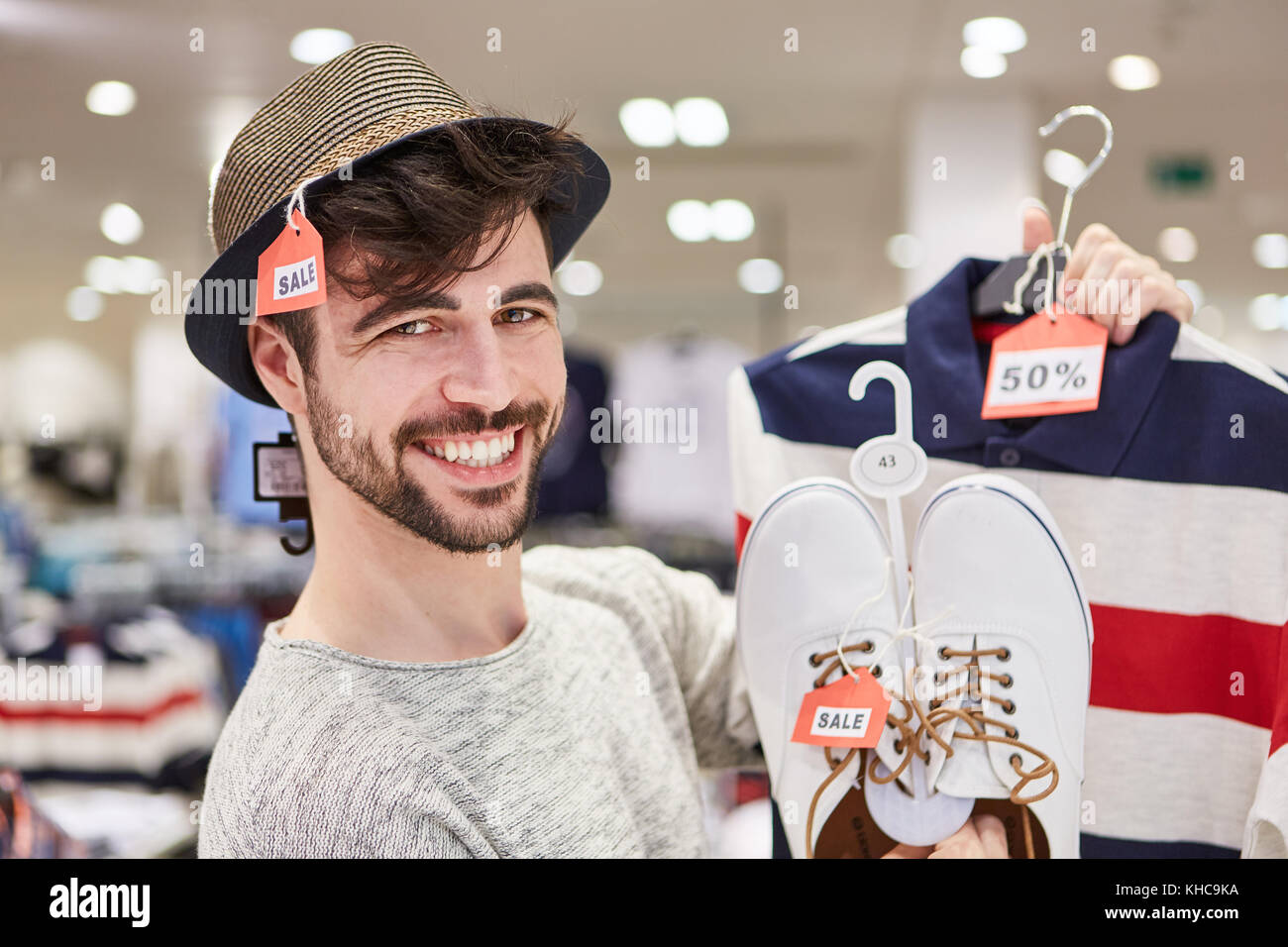 Shopping and fashion hi-res stock photography and images - Alamy