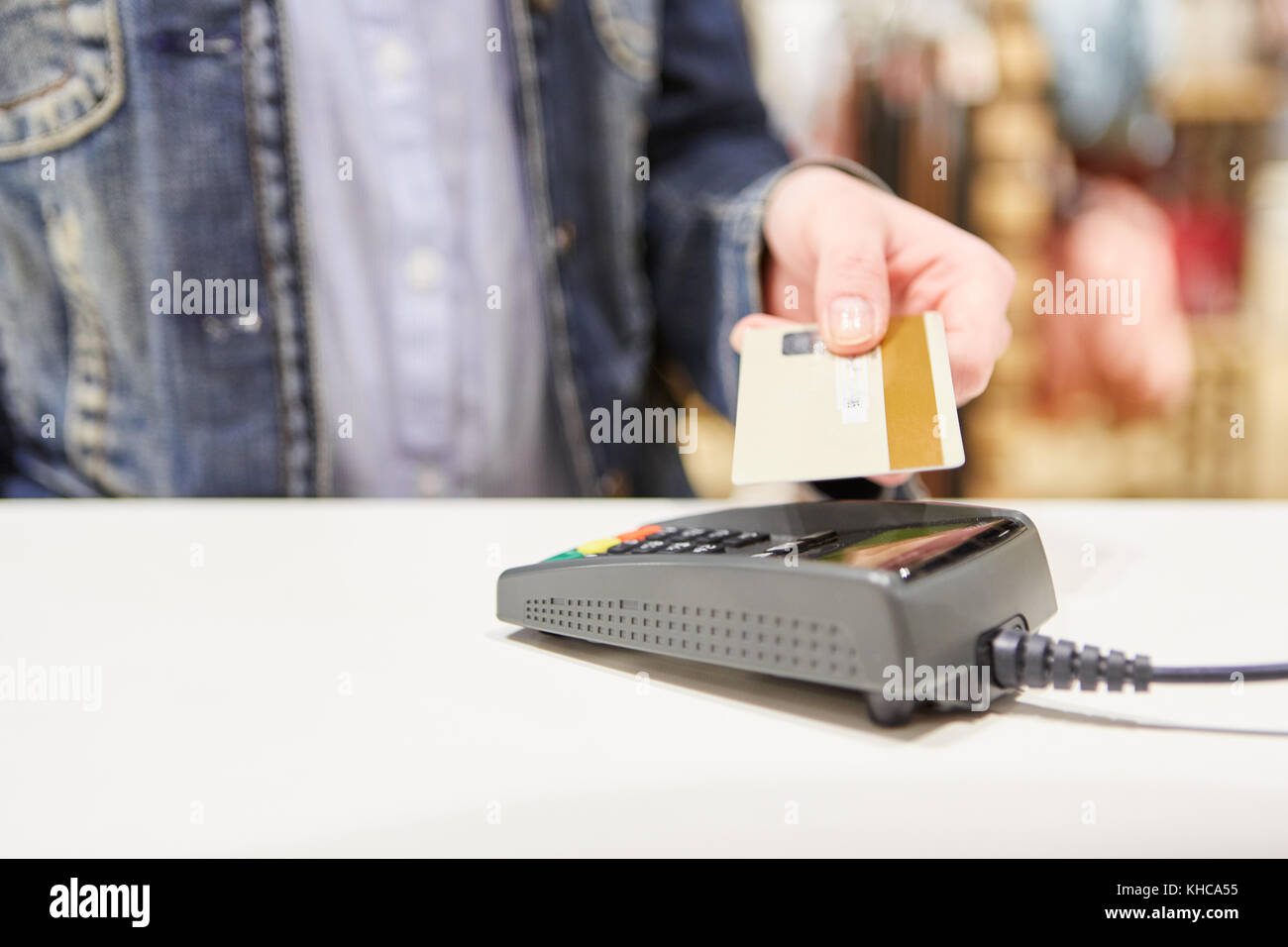 Mobile payment hi-res stock photography and images - Alamy