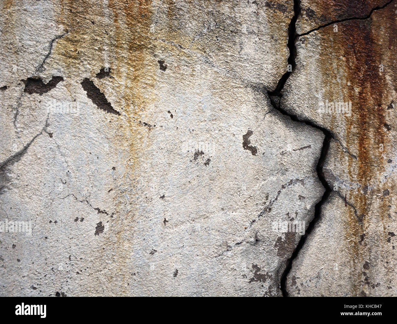 Wall with fissure. Picture can be used as a background Stock Photo - Alamy