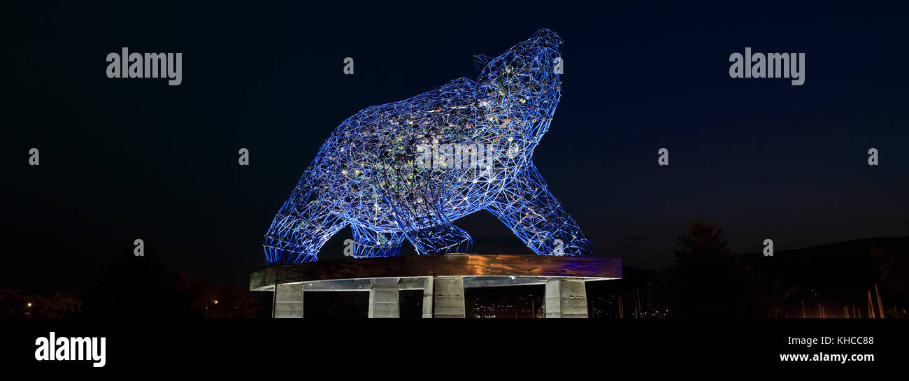 The Grizzly Bear sculpture at night, Stuart park, Kelowna City ...