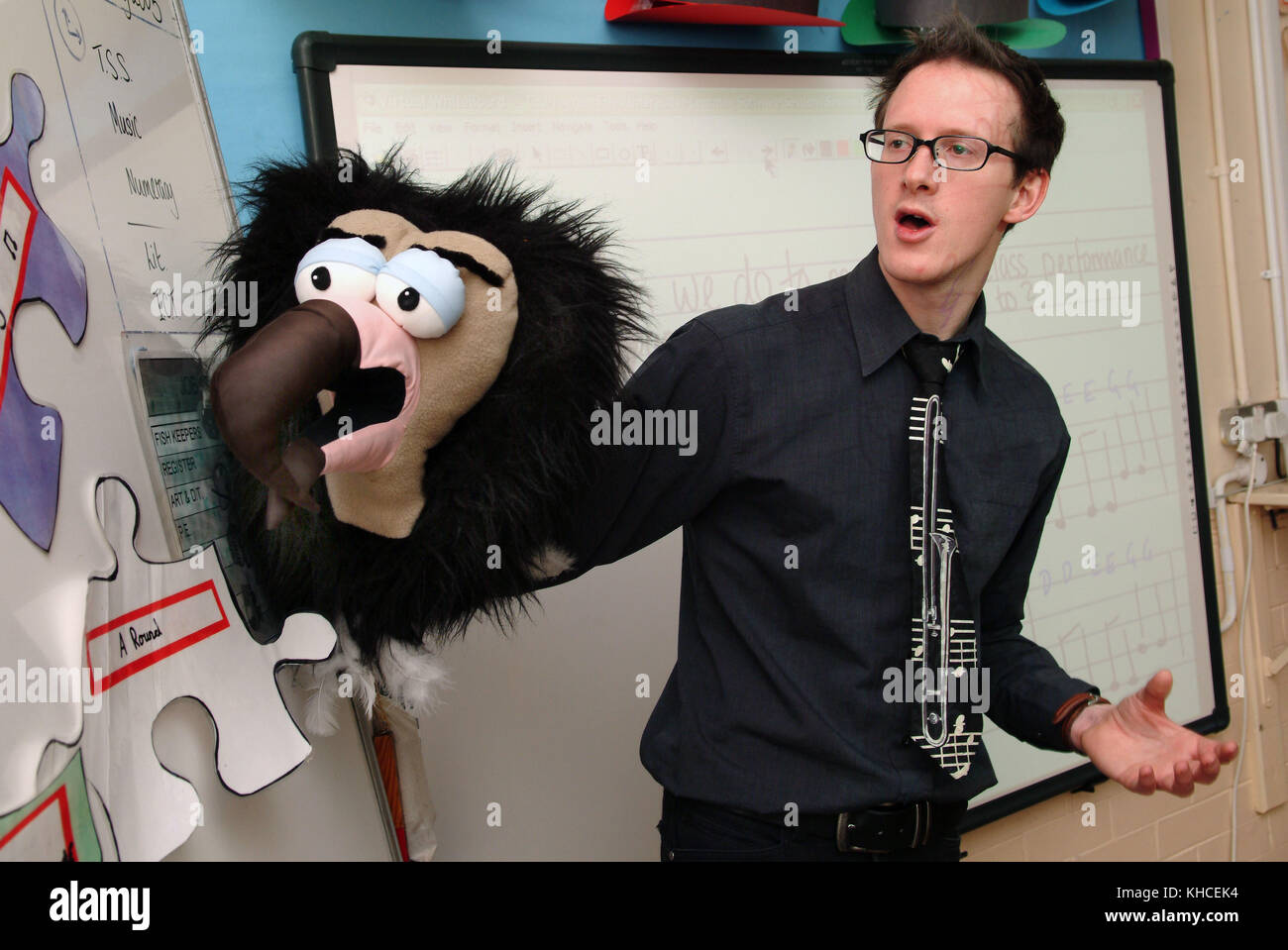 Teacher David Millington uses puppets, Gerald the Giraffe and Vinny the ...
