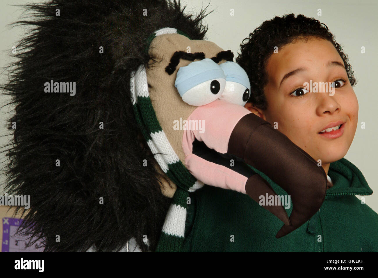 Teacher David Millington uses puppets, Gerald the Giraffe and Vinny the ...