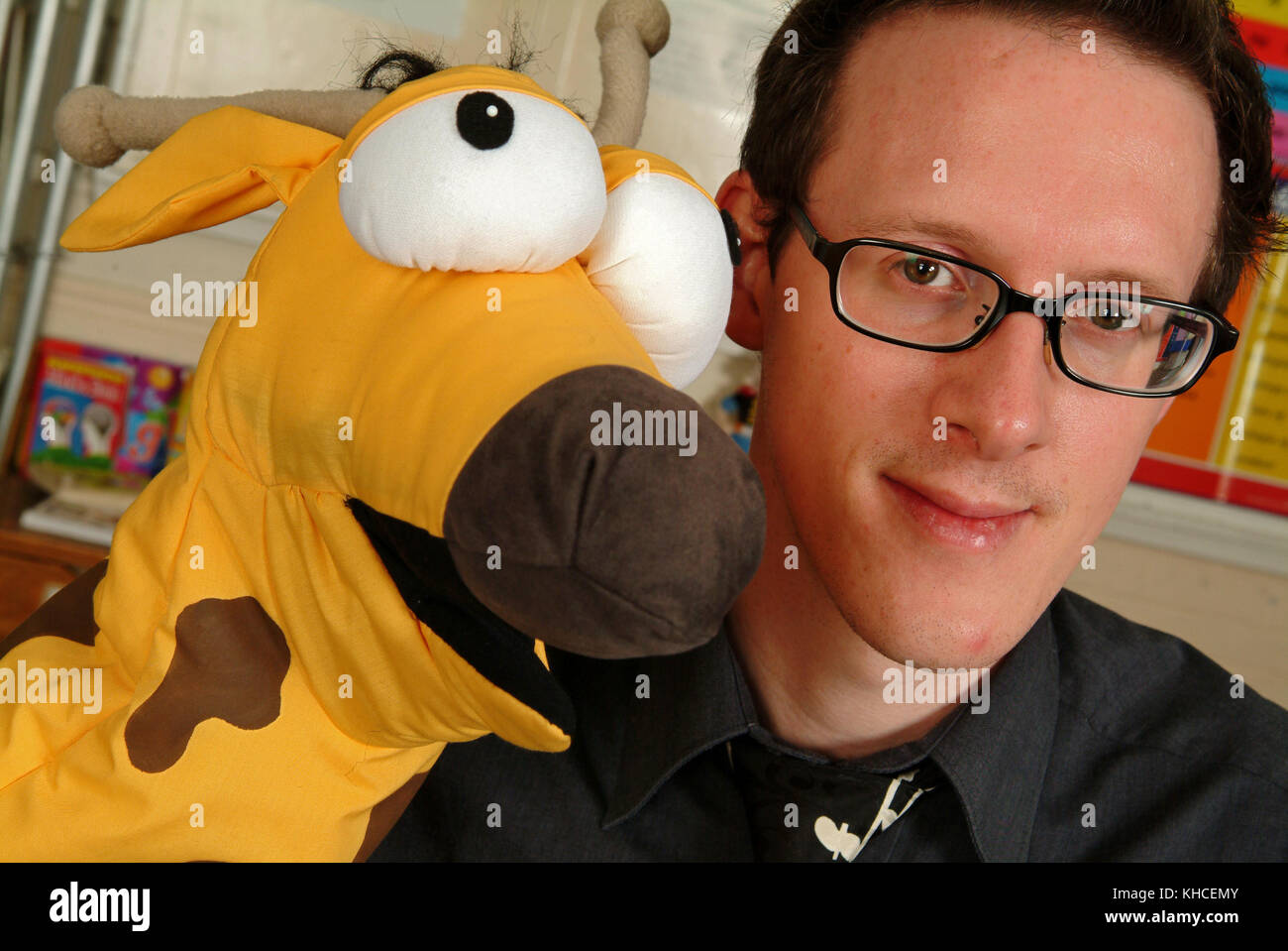 Teacher David Millington uses puppets, Gerald the Giraffe and Vinny the ...