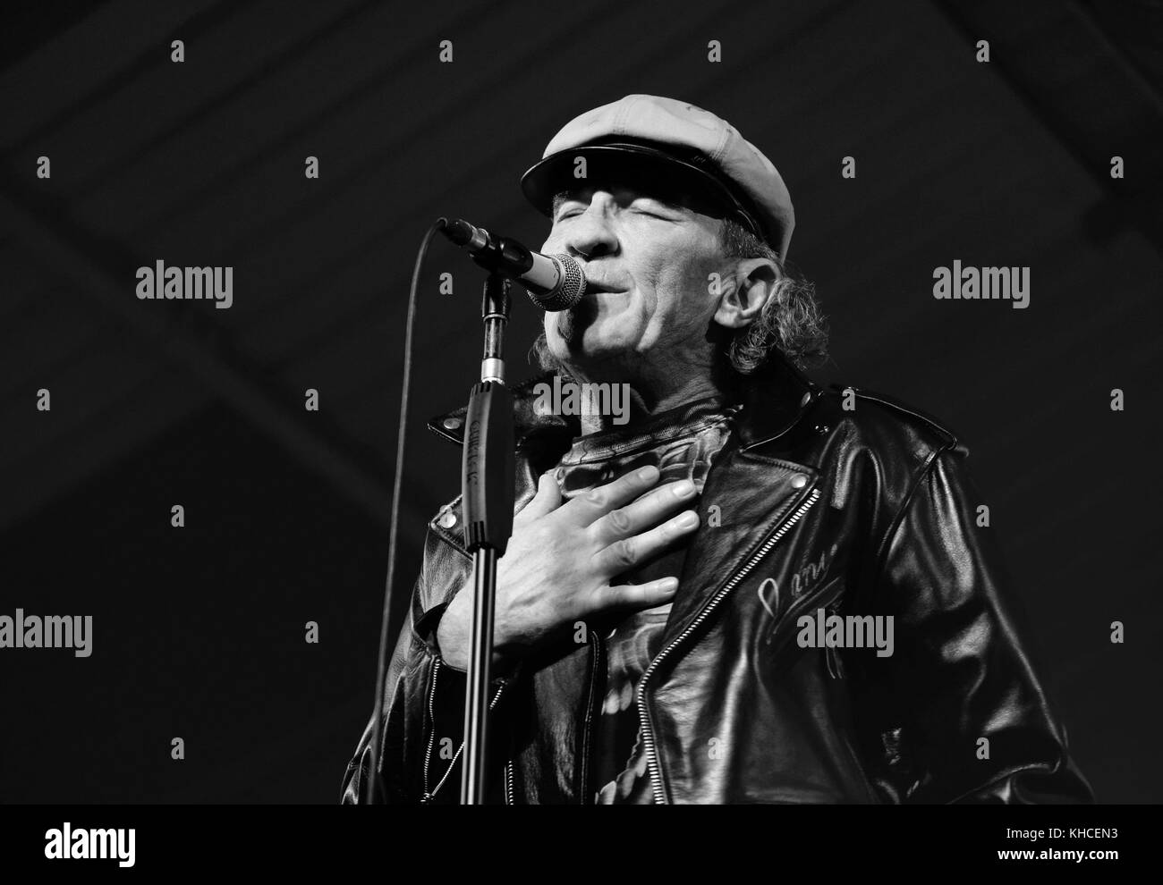 Fee waybill hi-res stock photography and images - Alamy
