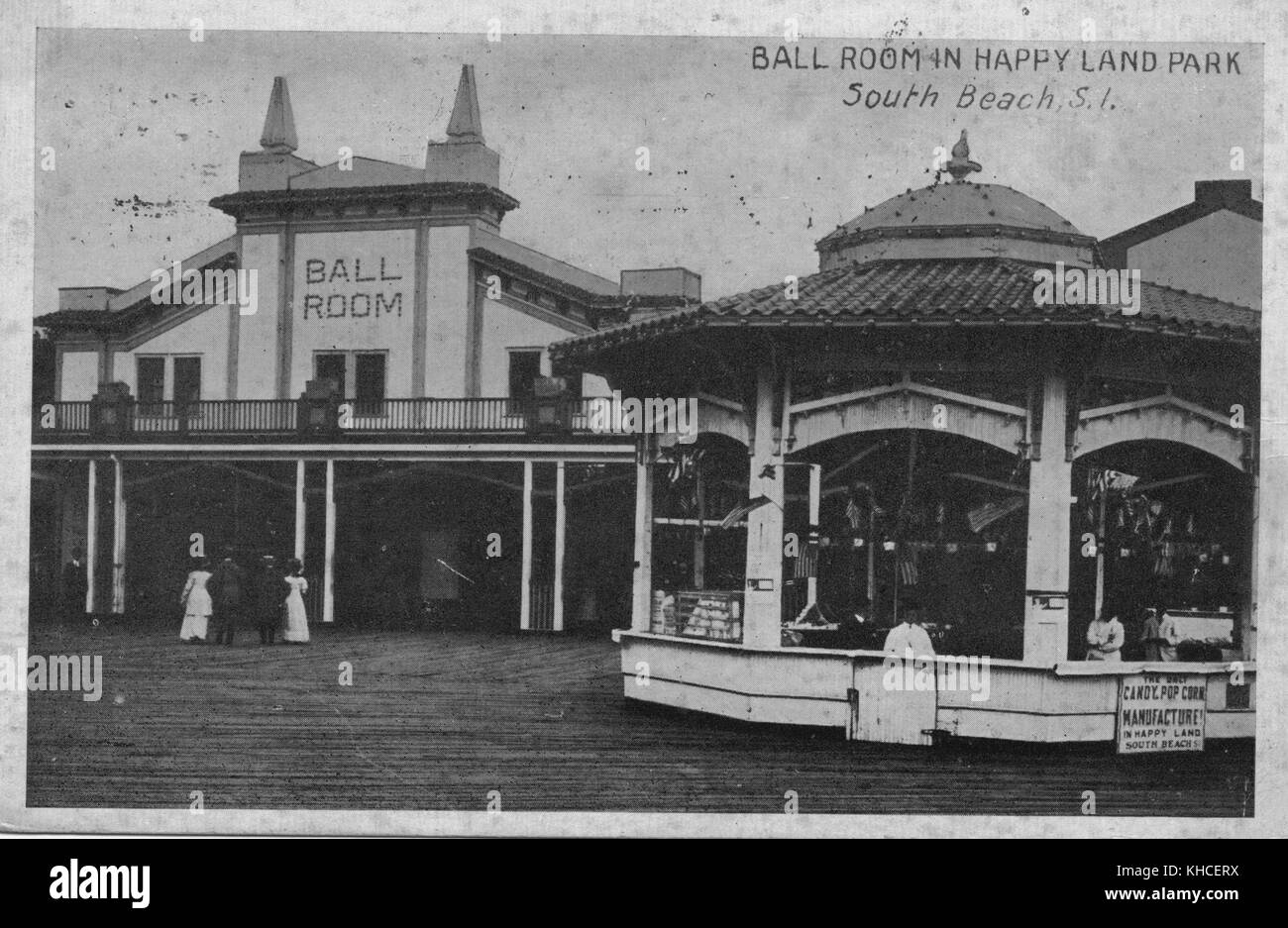 People walking in entrance Black and White Stock Photos & Images - Alamy