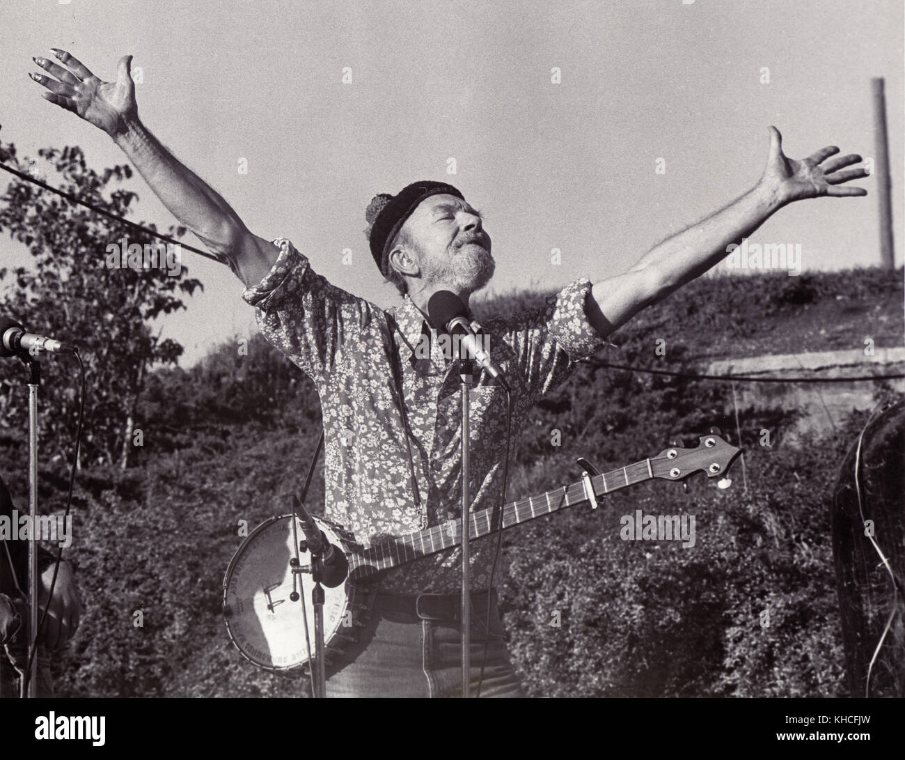 Musician Pete Seeger performs in Newburgh, NY in a file photo dated ...