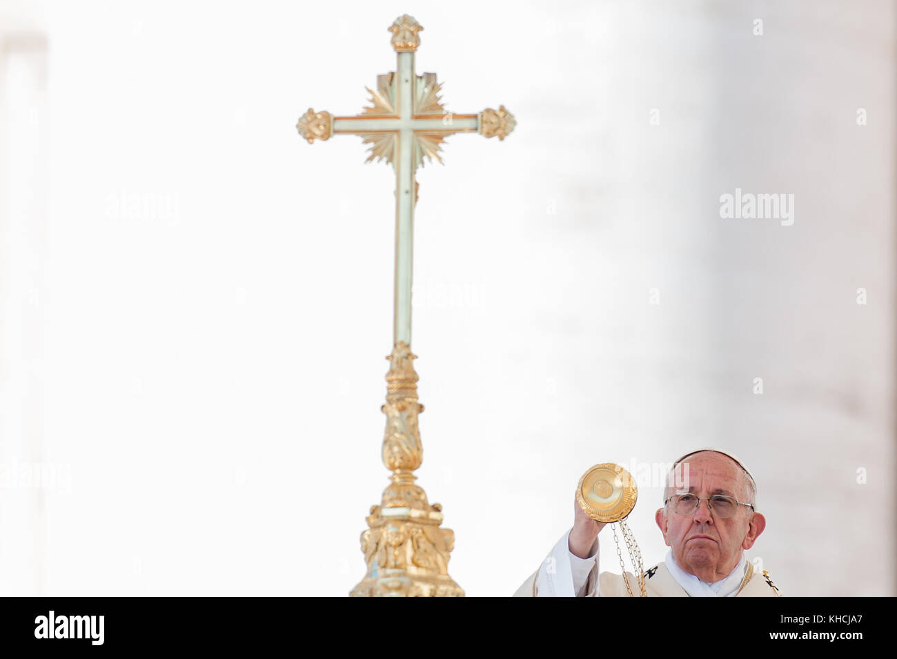 Pope Francis arrives to celebrates the Mass Of canonization of 35 new ...