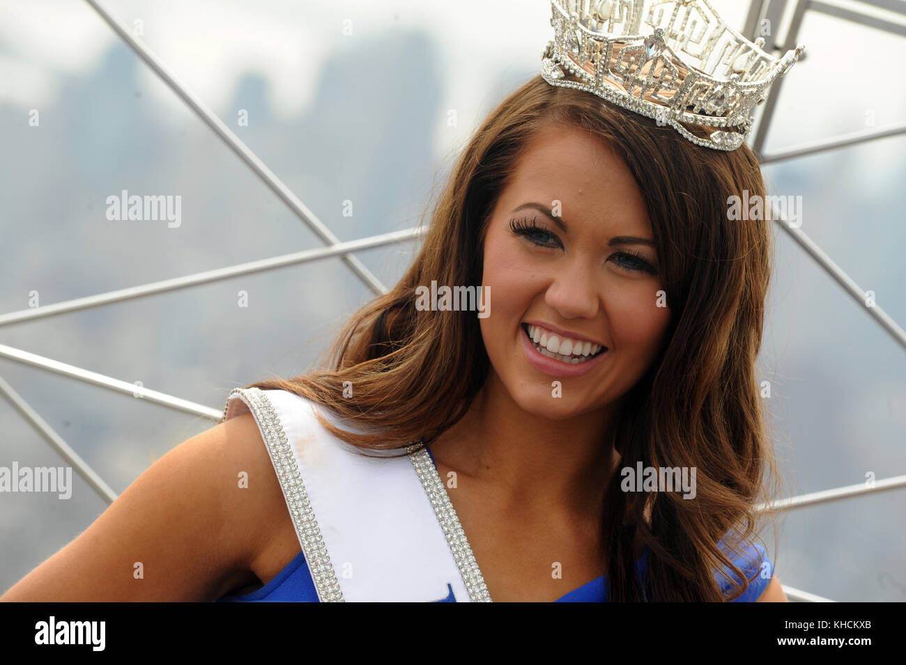 NEW YORK, NY - SEPTEMBER 12: Miss America 2018 Cara Mund visits the ...