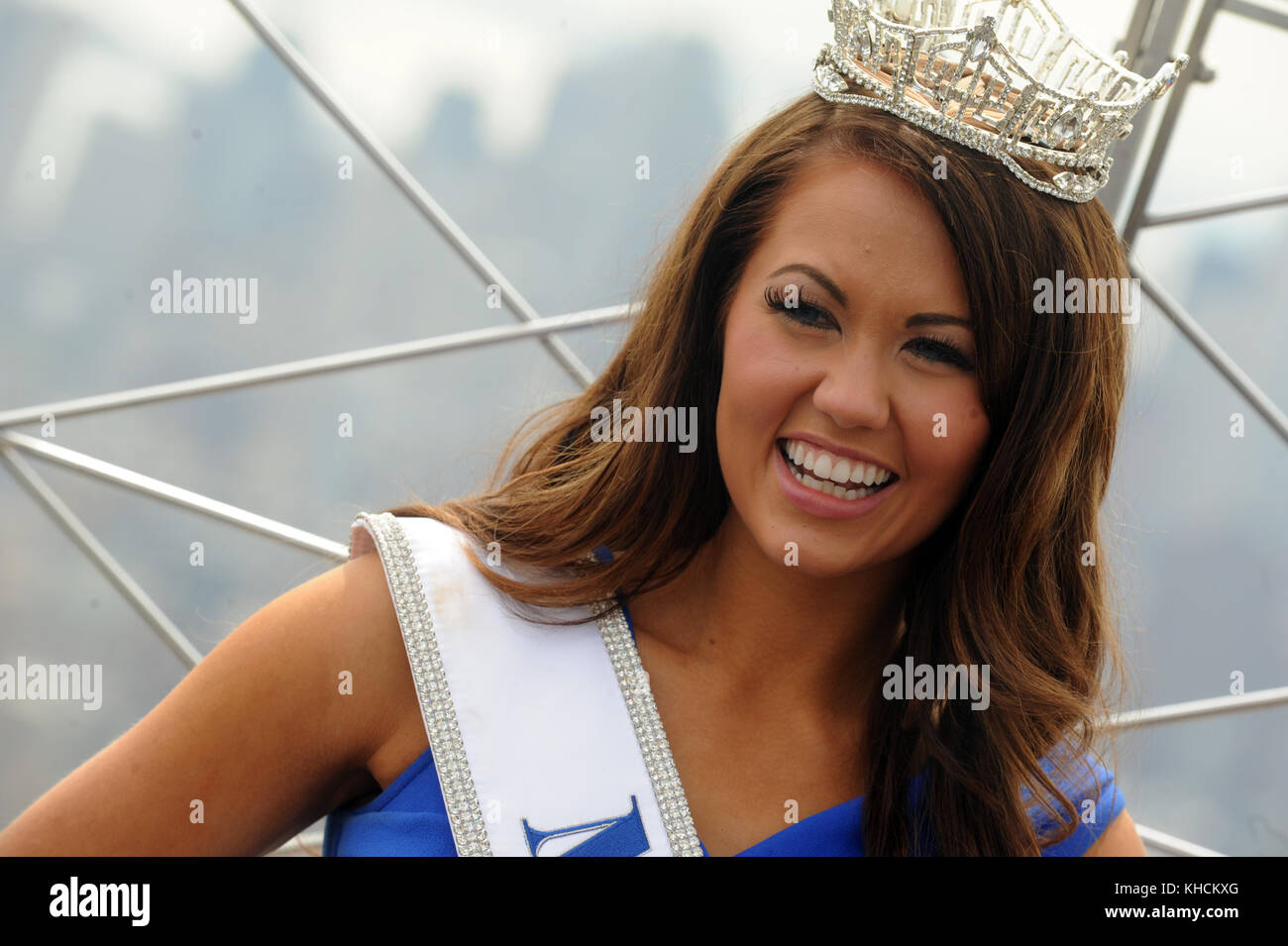 NEW YORK, NY - SEPTEMBER 12: Miss America 2018 Cara Mund visits the ...