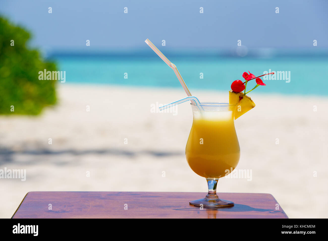 Coloerful cocktail and beverage on the beach Stock Photo - Alamy