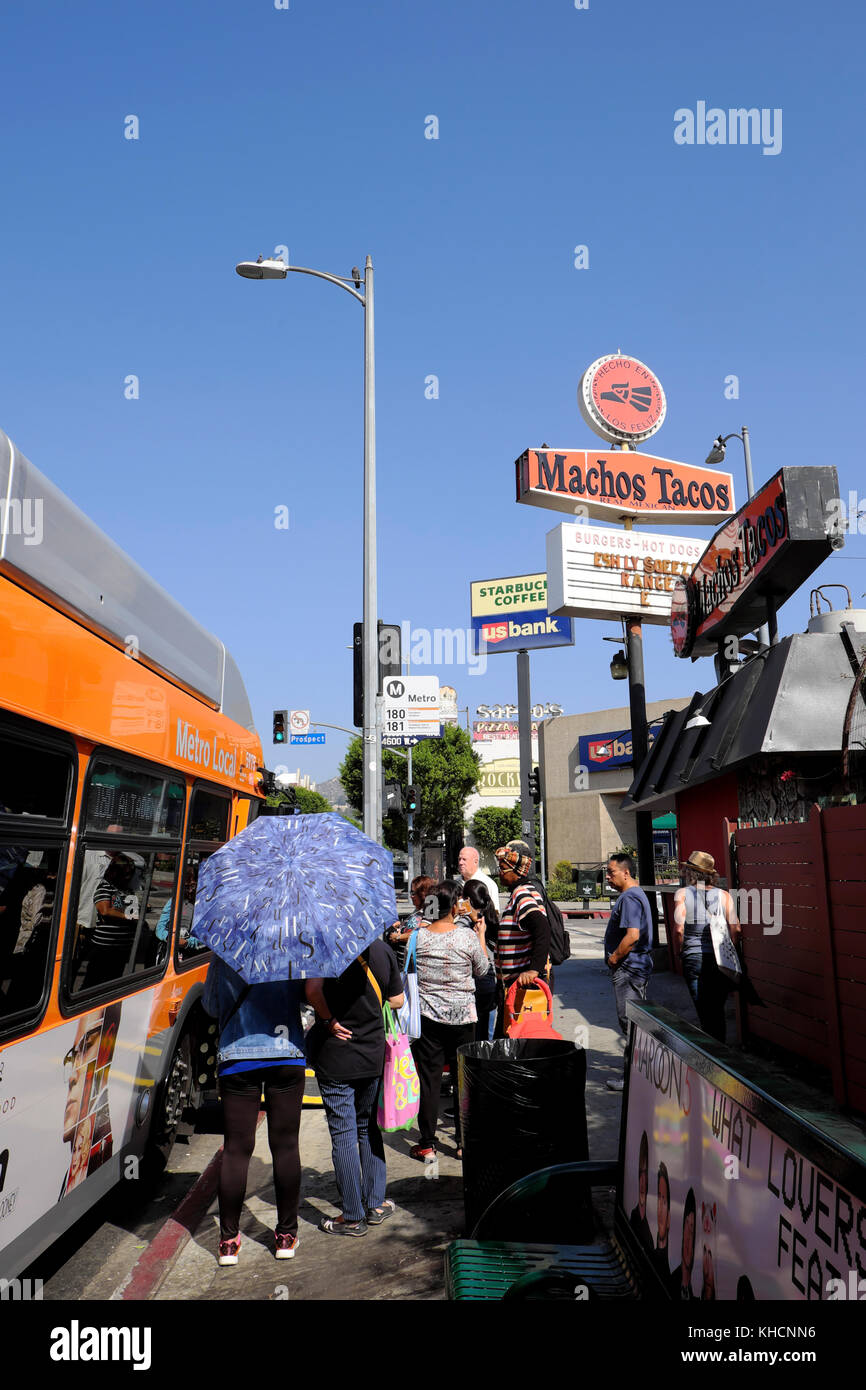 Bus boarding scene hi-res stock photography and images - Alamy