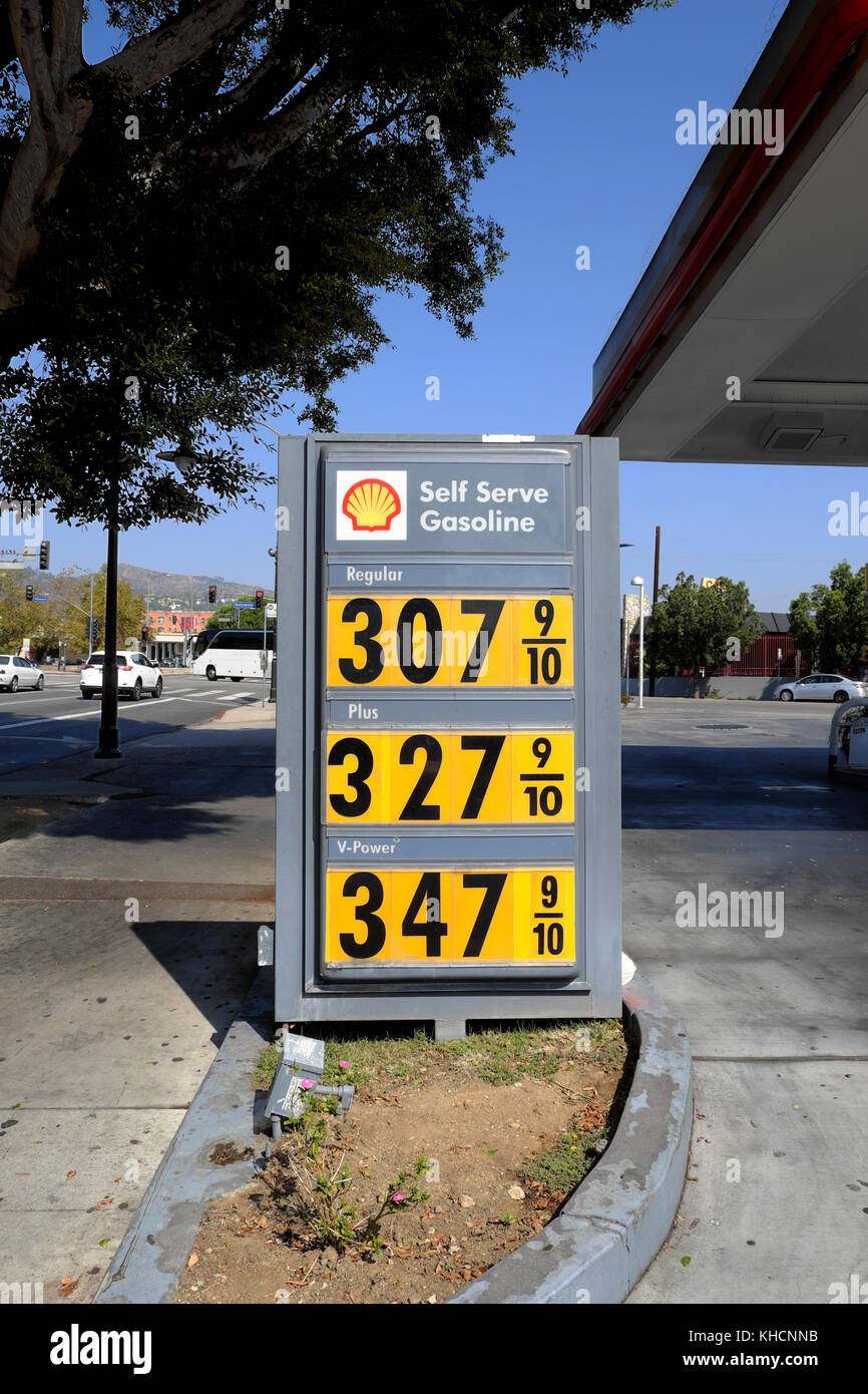 Gas shell station High Resolution Stock Photography and Images - Alamy