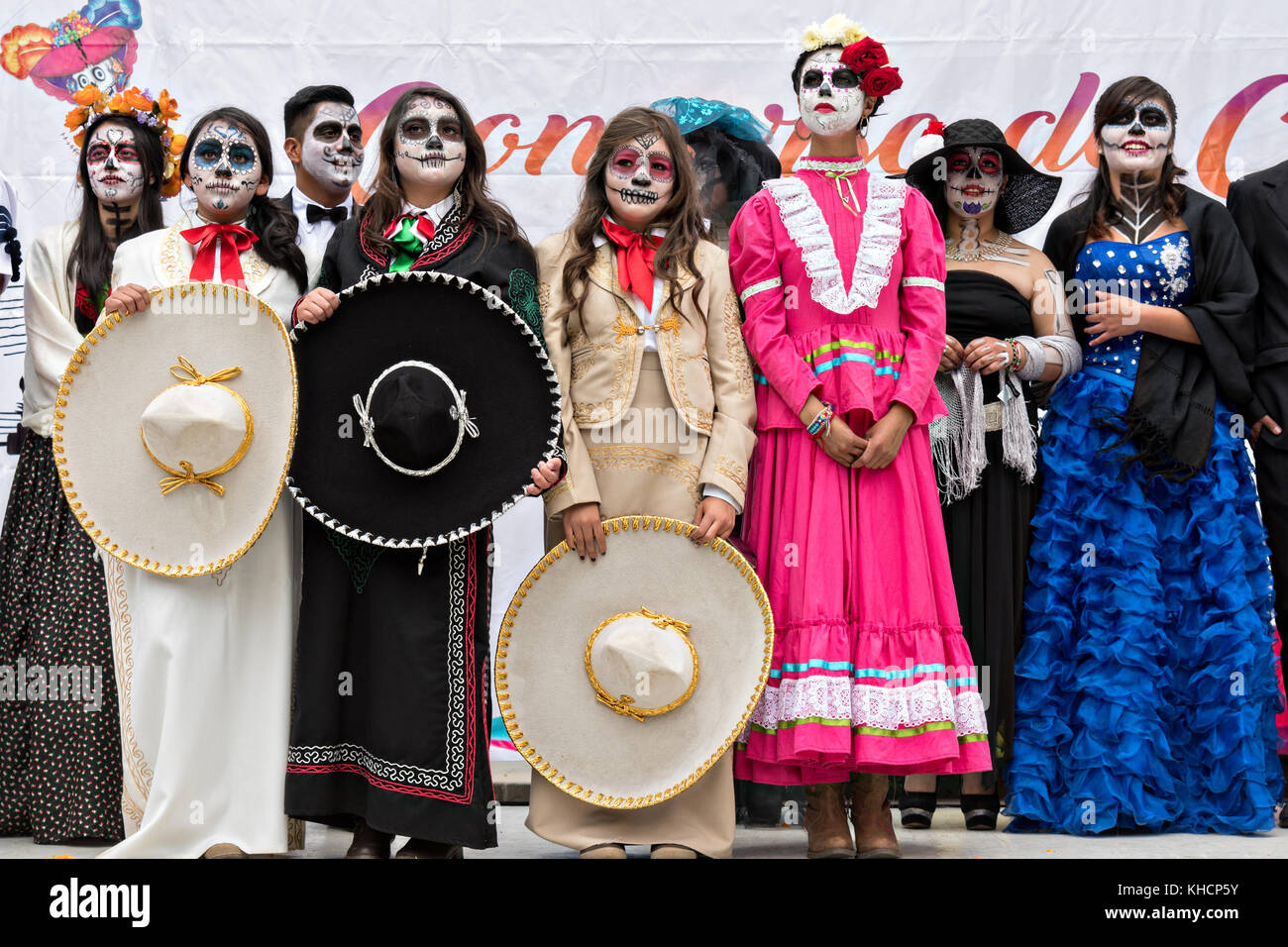 High School students compete in a Catrina Day of the Dead costume ...