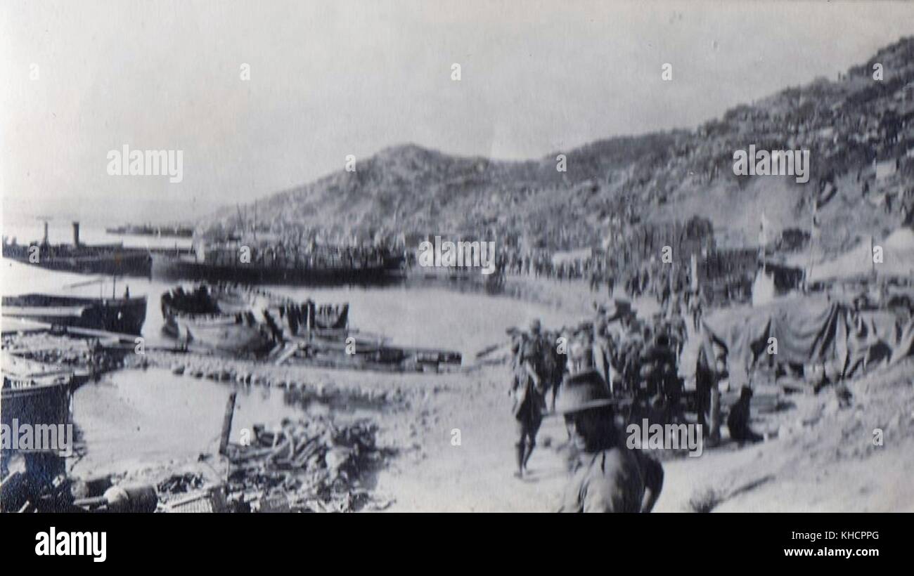 Australian and New Zealand Troops at Gallipoli in WW1, 1915 Stock Photo ...