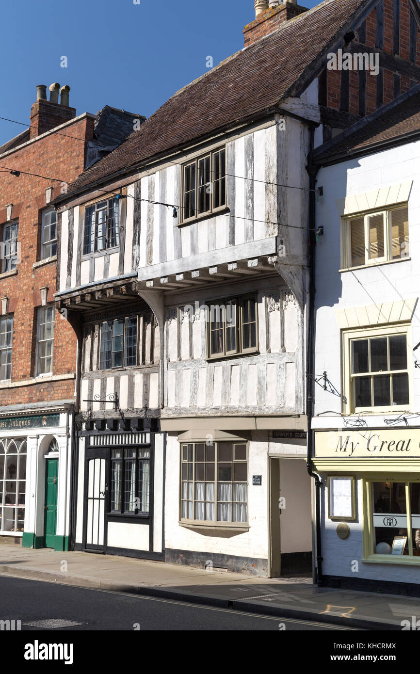 Tudor high street hi-res stock photography and images - Alamy