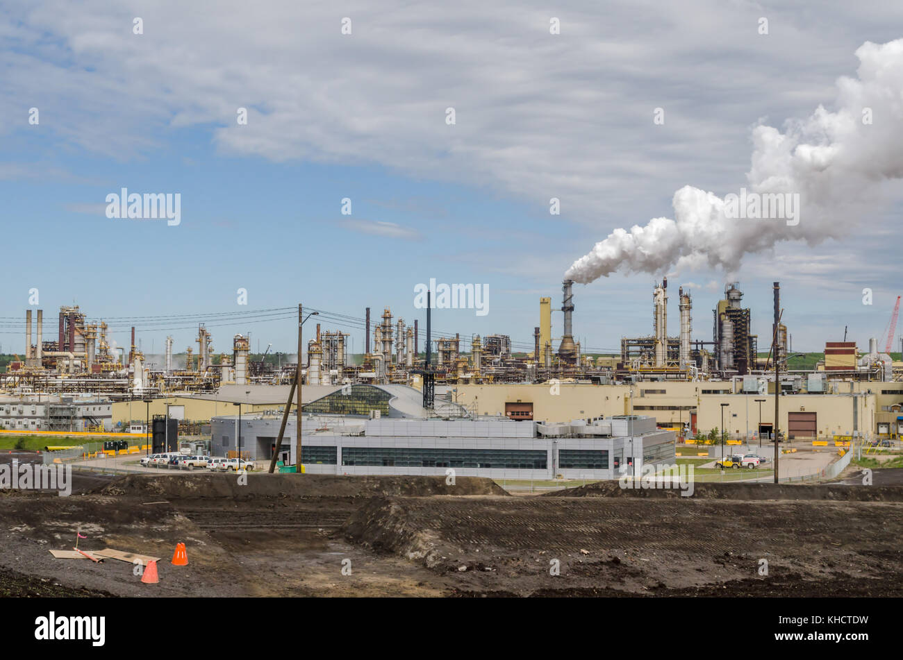 Worlds largest oil refinery hi-res stock photography and images - Alamy