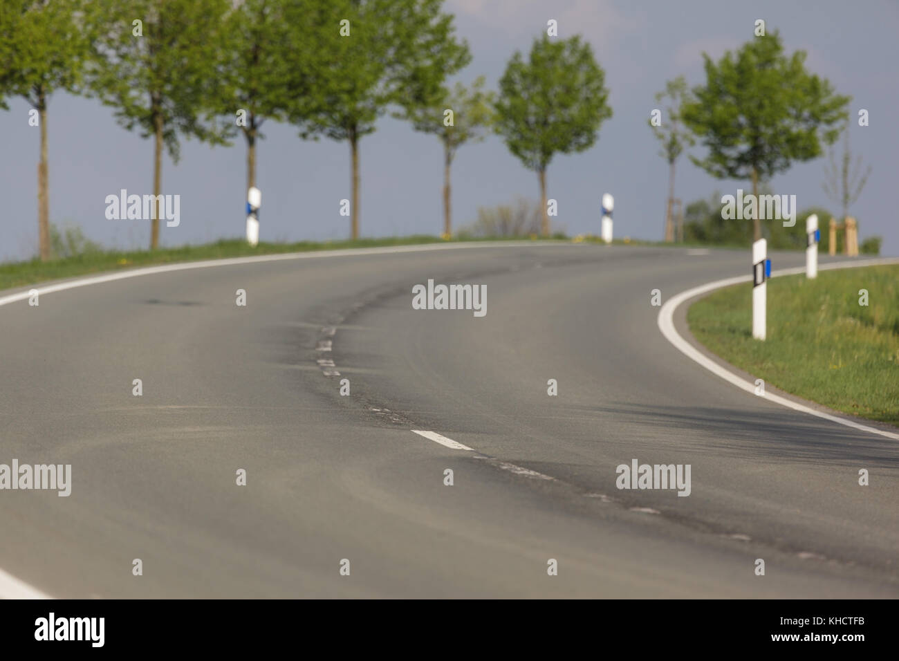Bundesstraße B242 mit Kurve Stock Photo - Alamy