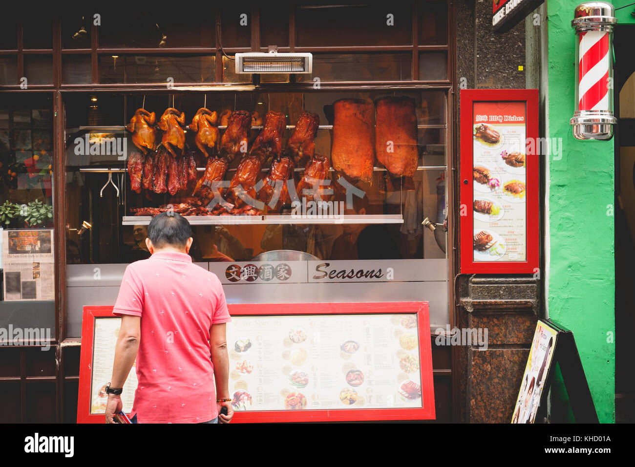 Crispy ducks hanging in a Chinese restaurant window in Chinatown ...