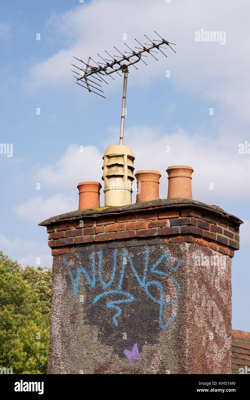 London chimney pots hi-res stock photography and images - Alamy