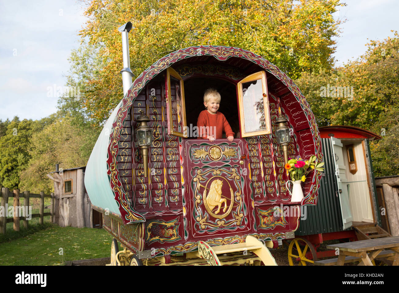 Traditional gypsy caravan hi-res stock photography and images - Alamy
