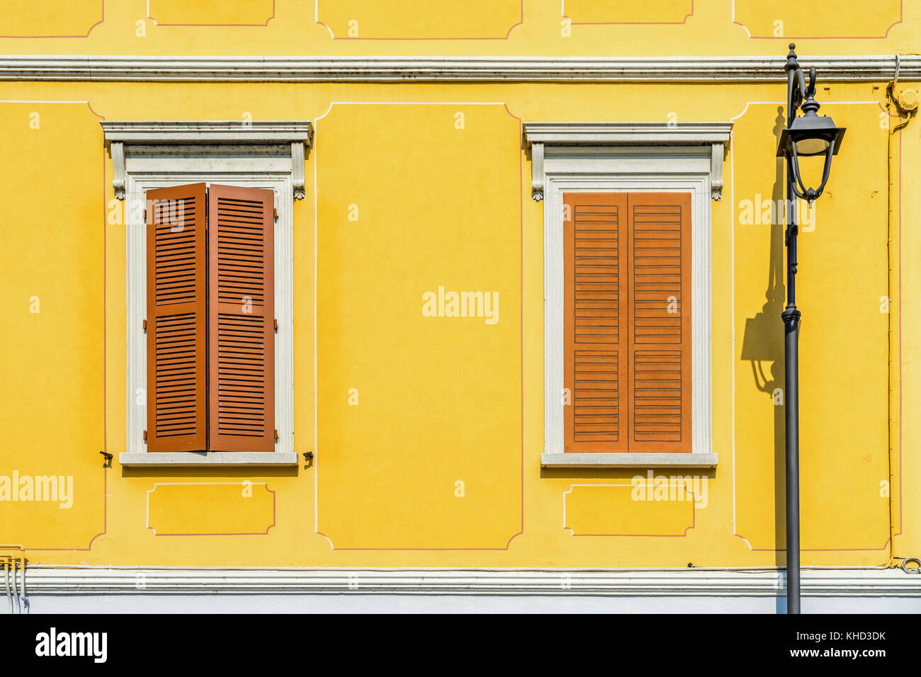 Pretty windows hi-res stock photography and images - Alamy