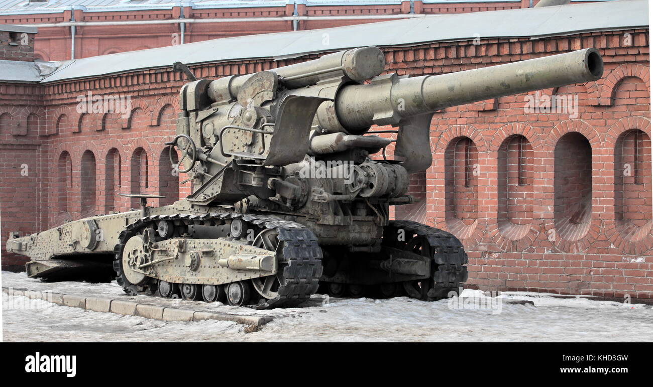 Towed howitzer hi-res stock photography and images - Alamy