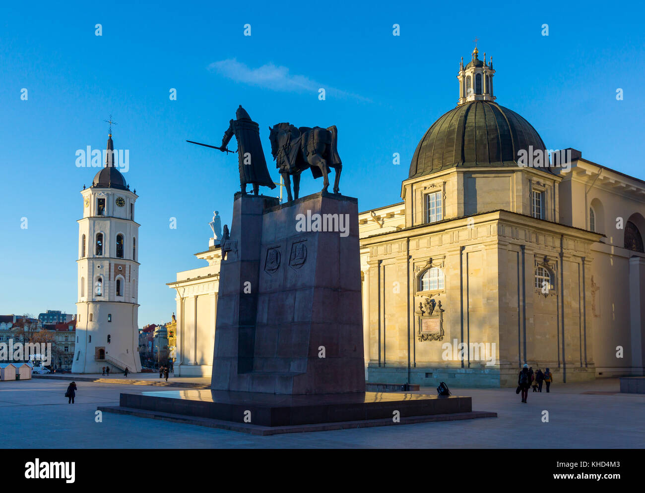 Vilnius cathedral square Stock Photo - Alamy