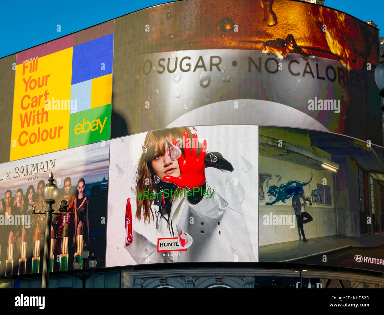Piccadilly advertising screen hi-res stock photography and images - Alamy