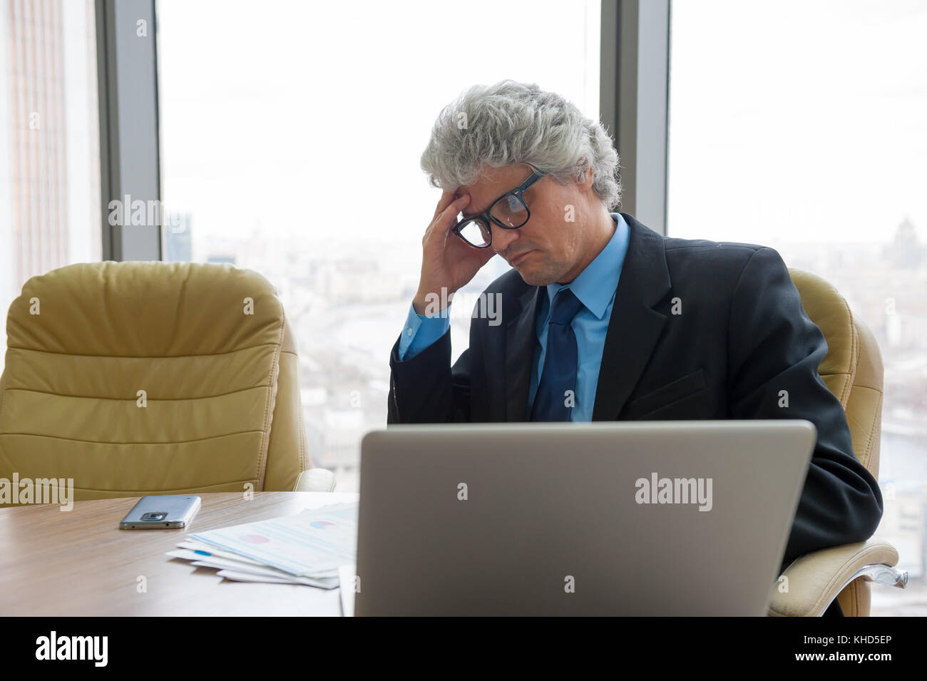Business man works hi-res stock photography and images - Alamy