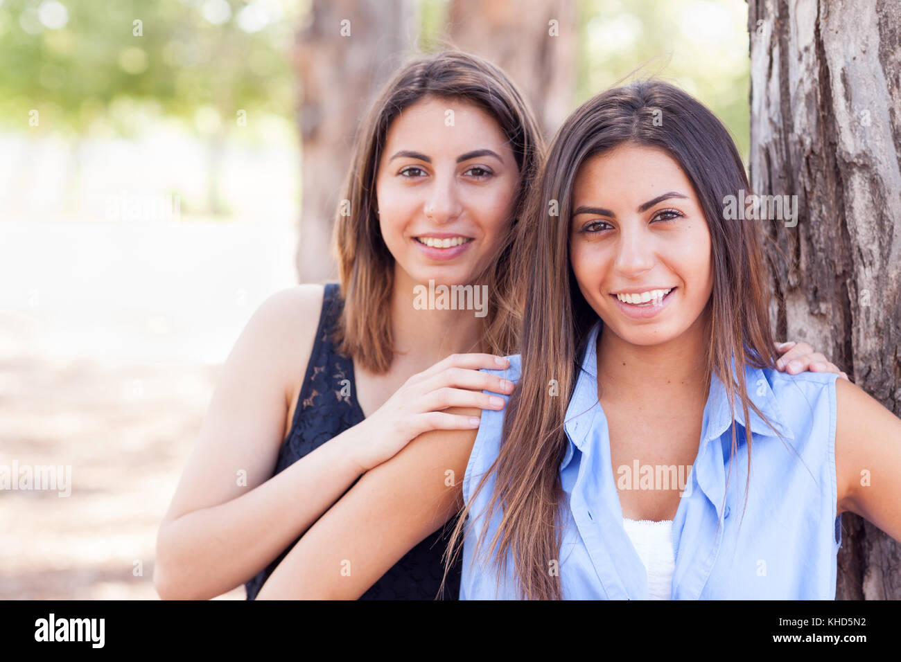 Adult identical twins hi-res stock photography and images - Alamy