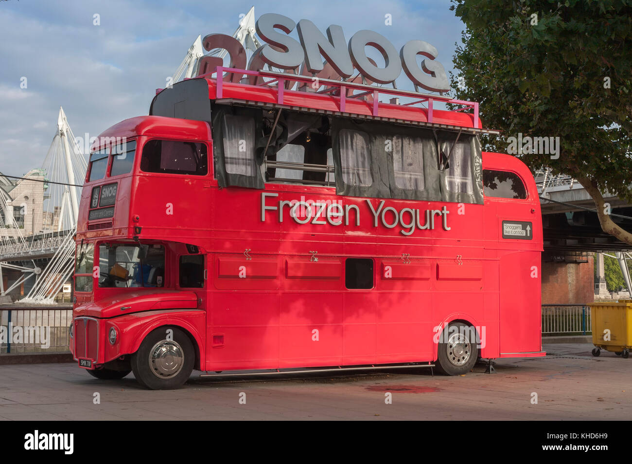 The Queen´s Walk , London-September 6,2017:The Snog Frozen Yogurt red ...