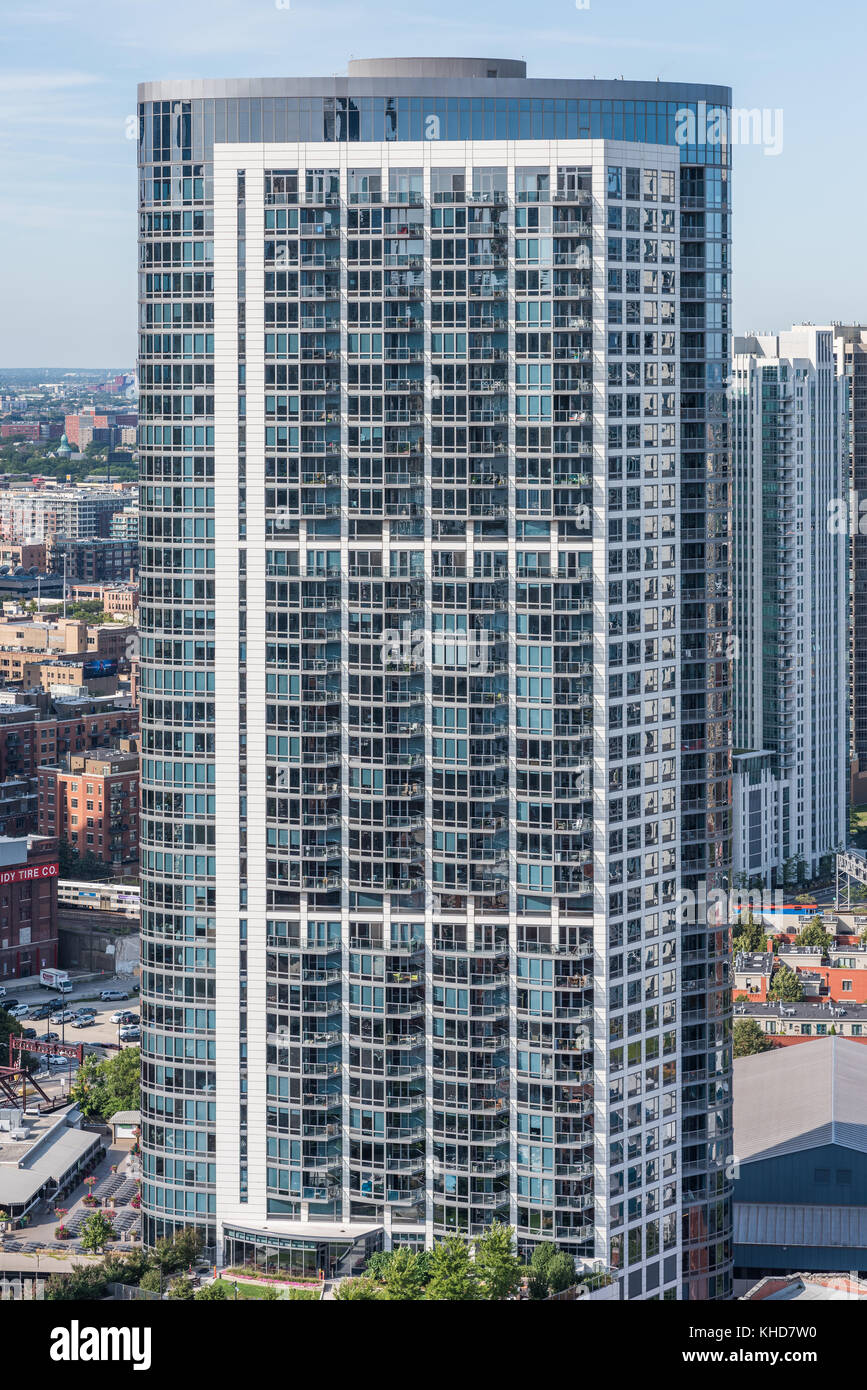 Aerial view of Hubbard Place condominium building in the River North ...