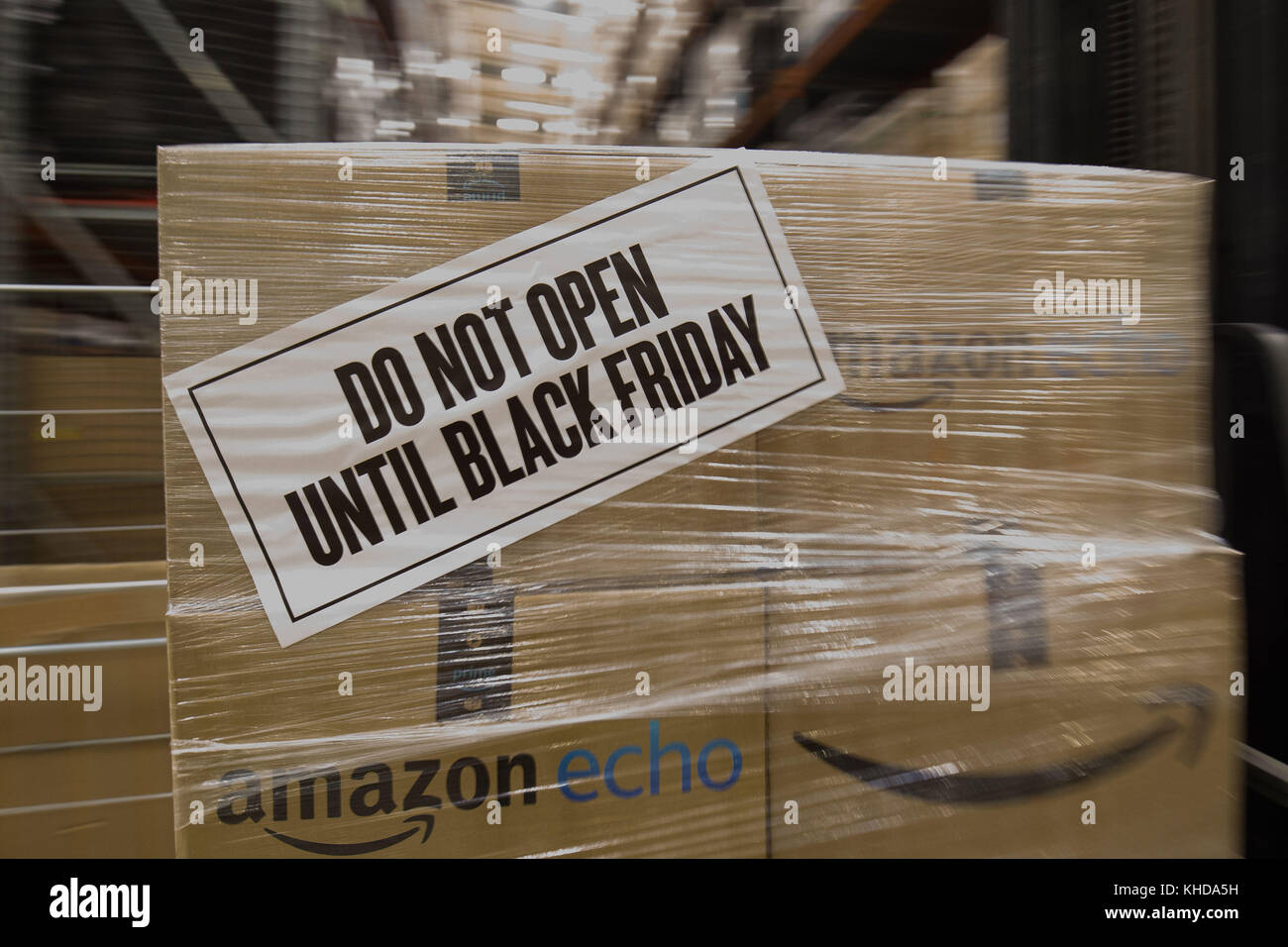 Dispatch amazons fulfilment centre kingston park hi-res stock ...