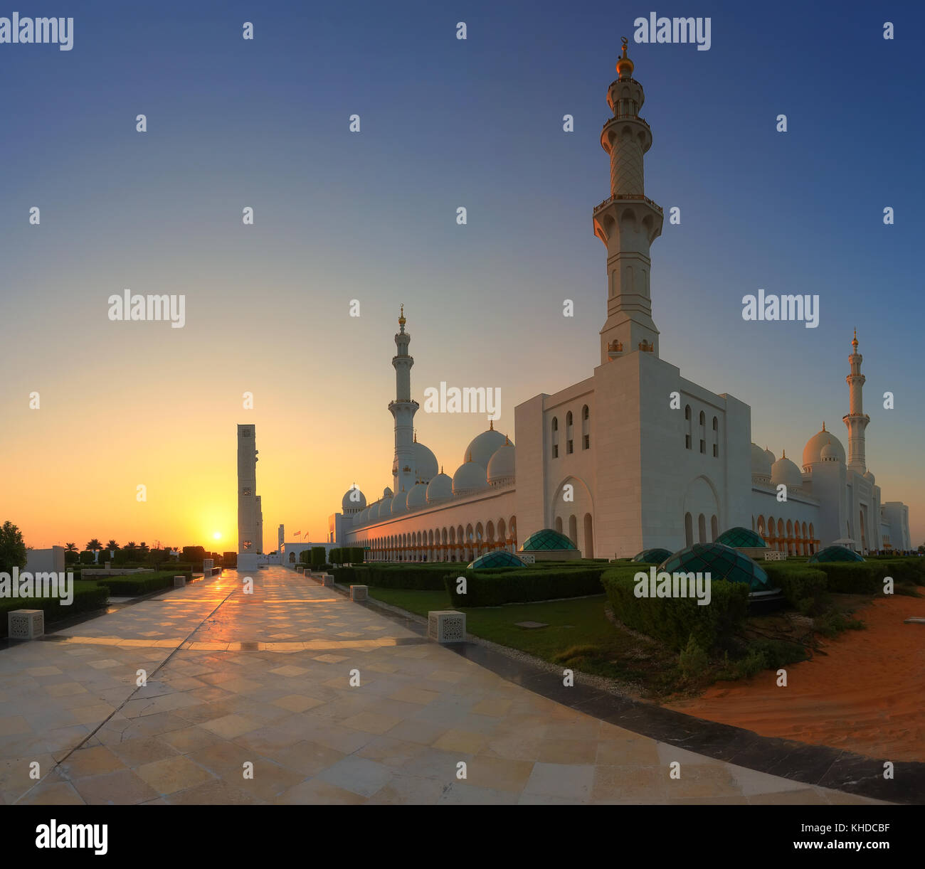 Sheikh Zayed Mosque in Abu Dhabi at the sunset. Evening sun illuminate ...