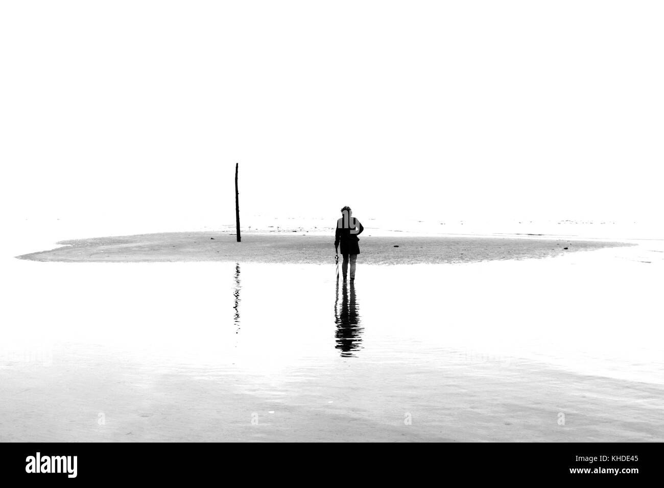 Stranded person hi-res stock photography and images - Alamy