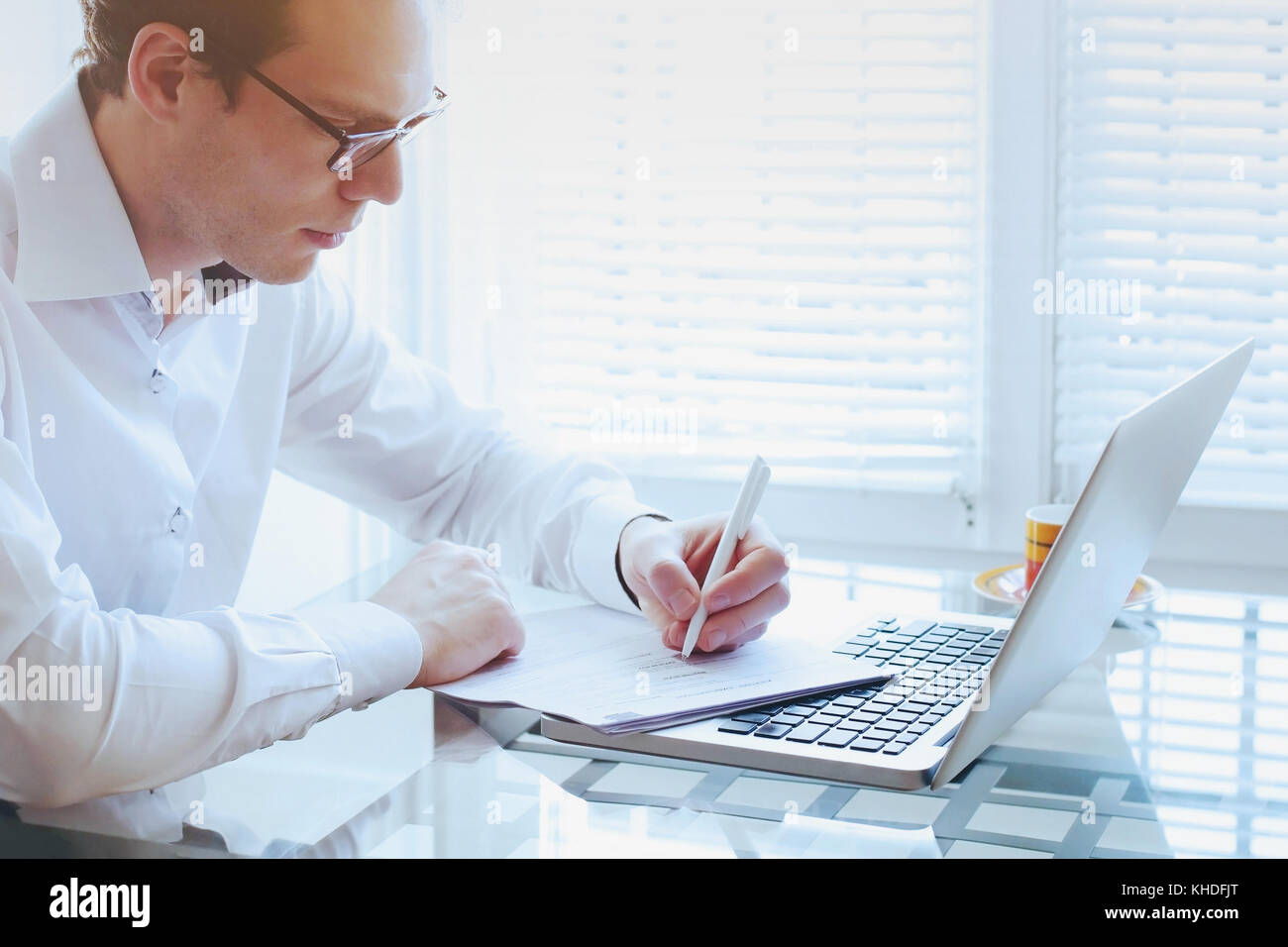 Employee statement hi-res stock photography and images - Alamy