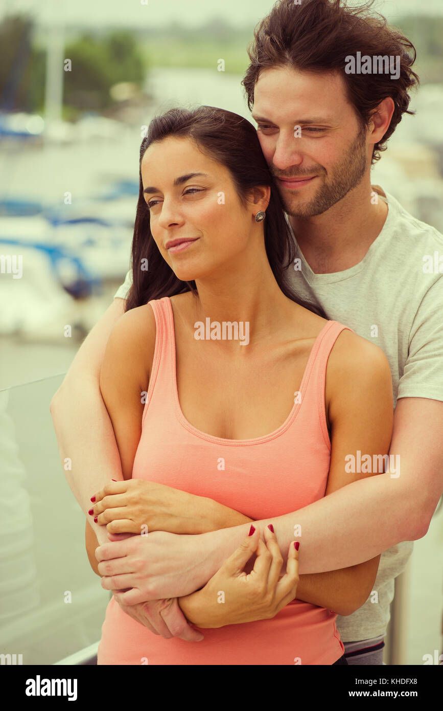 Couple on vacation enjoying scenery Stock Photo - Alamy