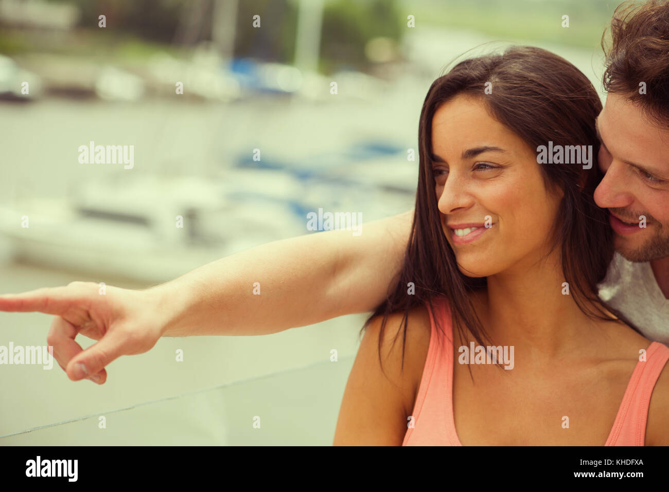 Couple on vacation enjoying scenery Stock Photo - Alamy