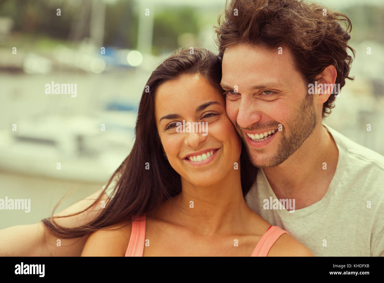 Couple on vacation enjoying scenery Stock Photo - Alamy