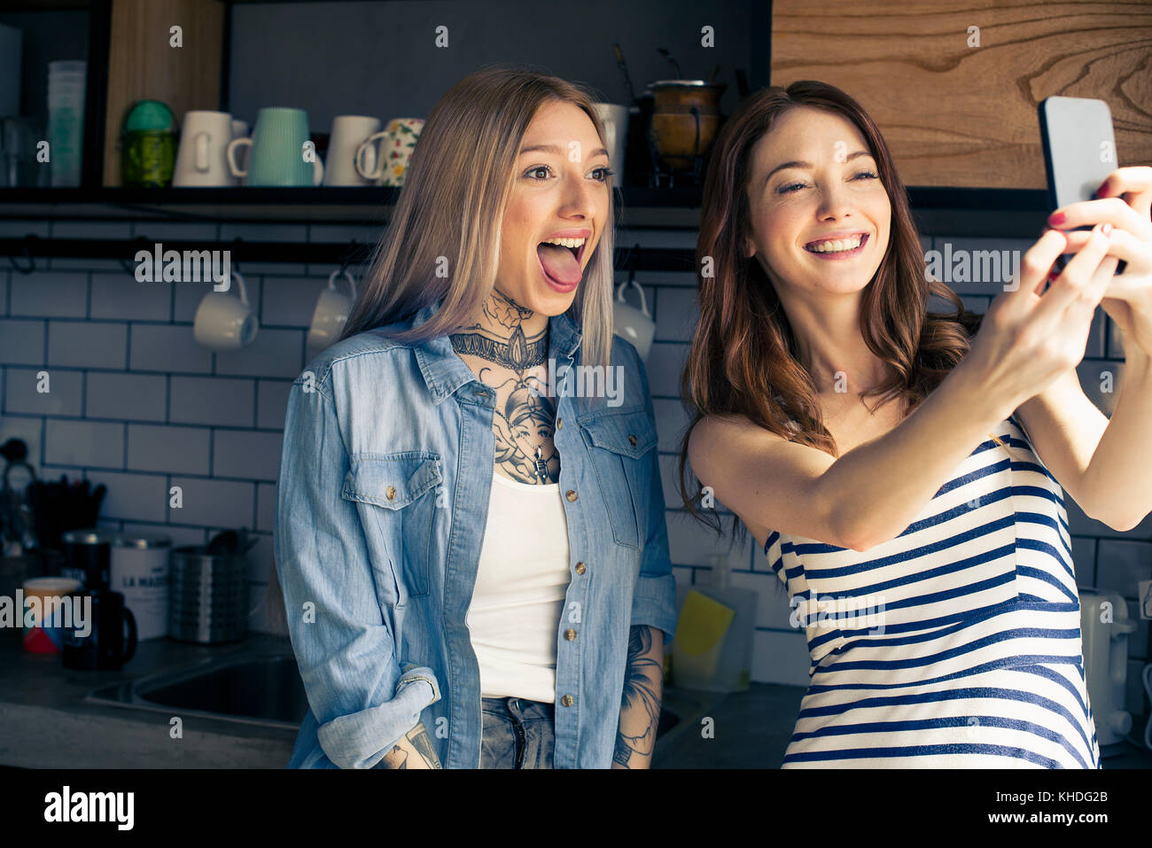 Two women posing selfie hi-res stock photography and images - Alamy
