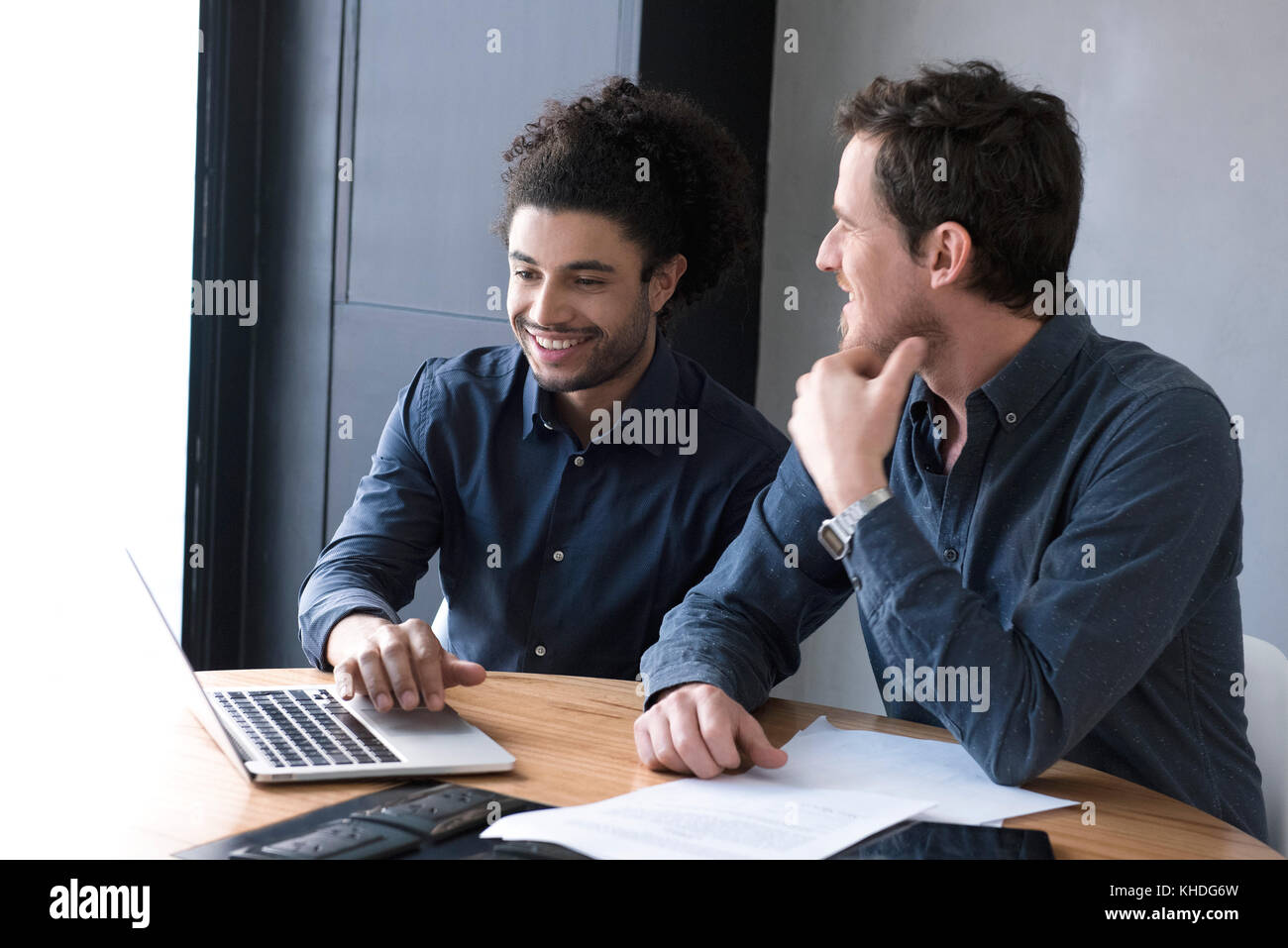 Men working together Stock Photo - Alamy