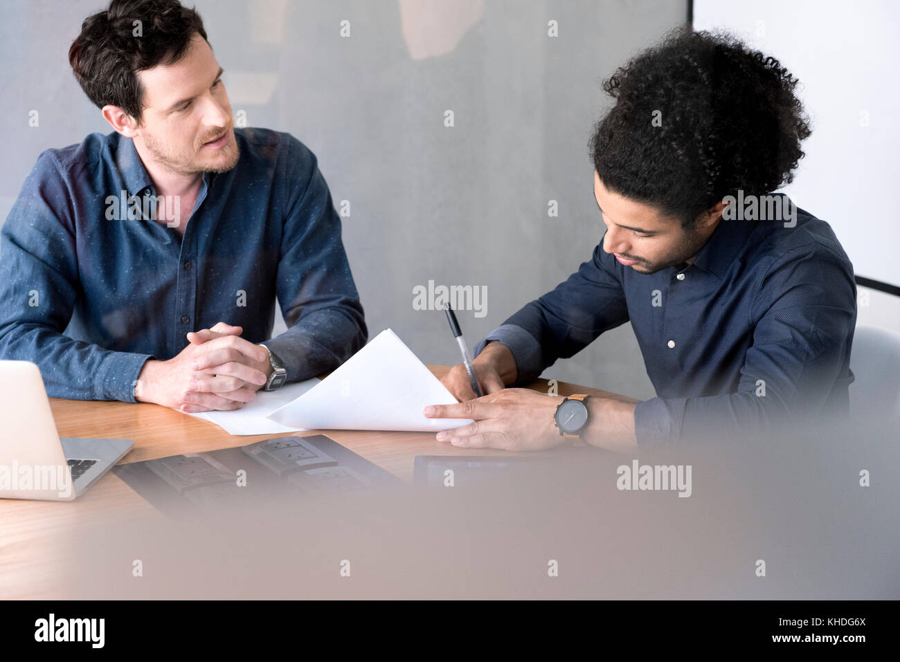 Man signing document Stock Photo - Alamy