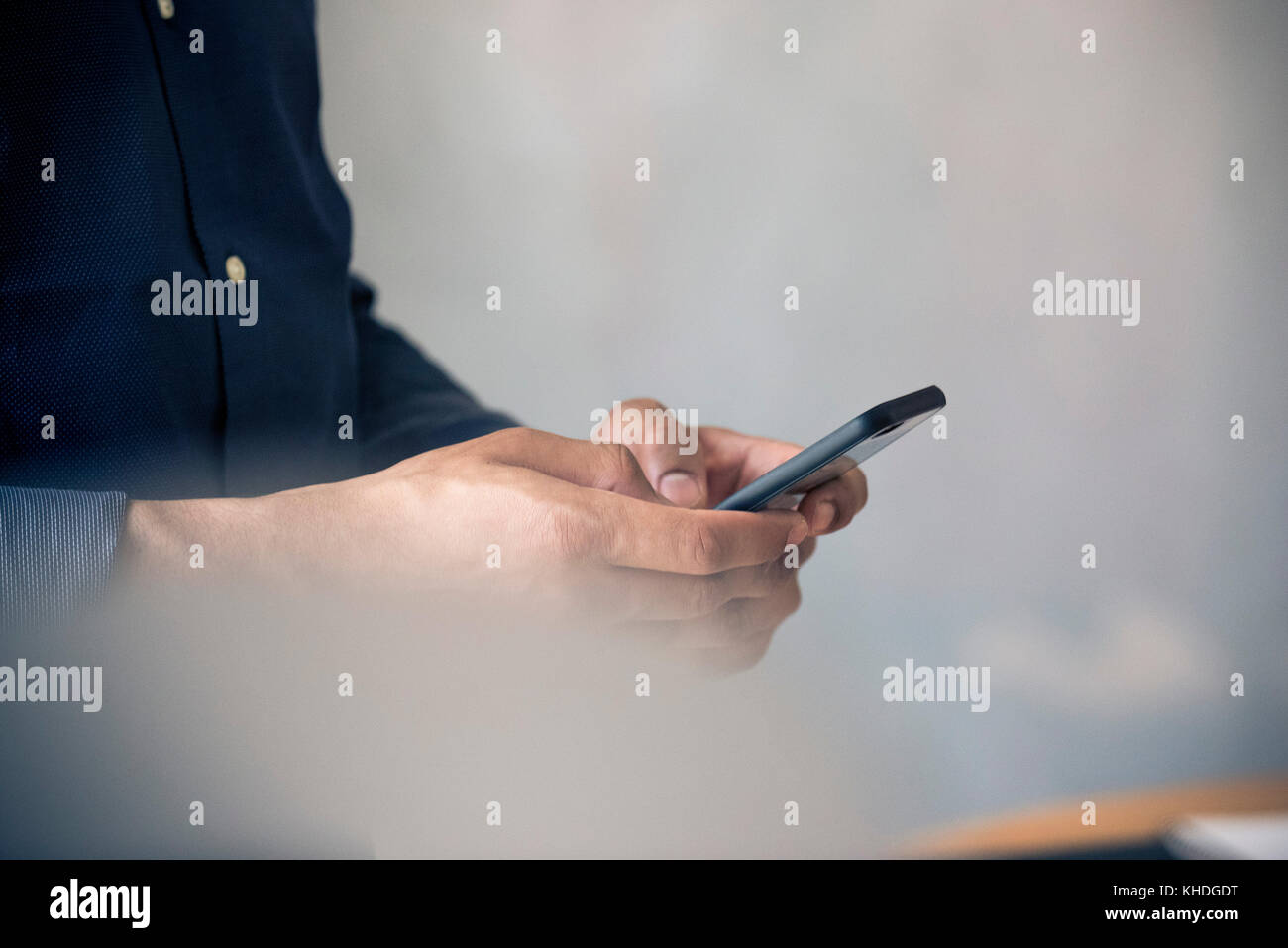Man using smartphone Stock Photo - Alamy
