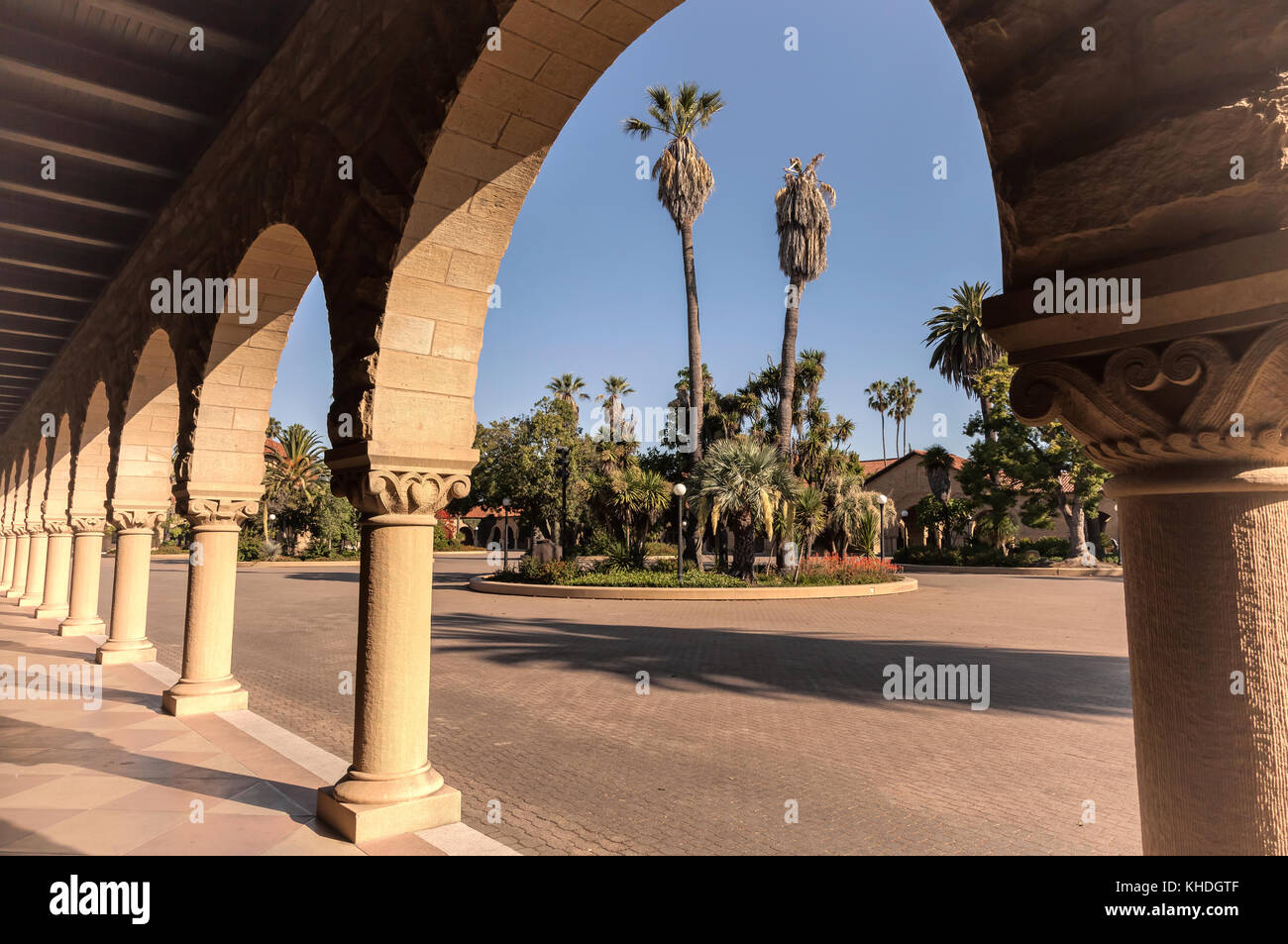 The arches structures of Stanford University in Palo Alto, California ...