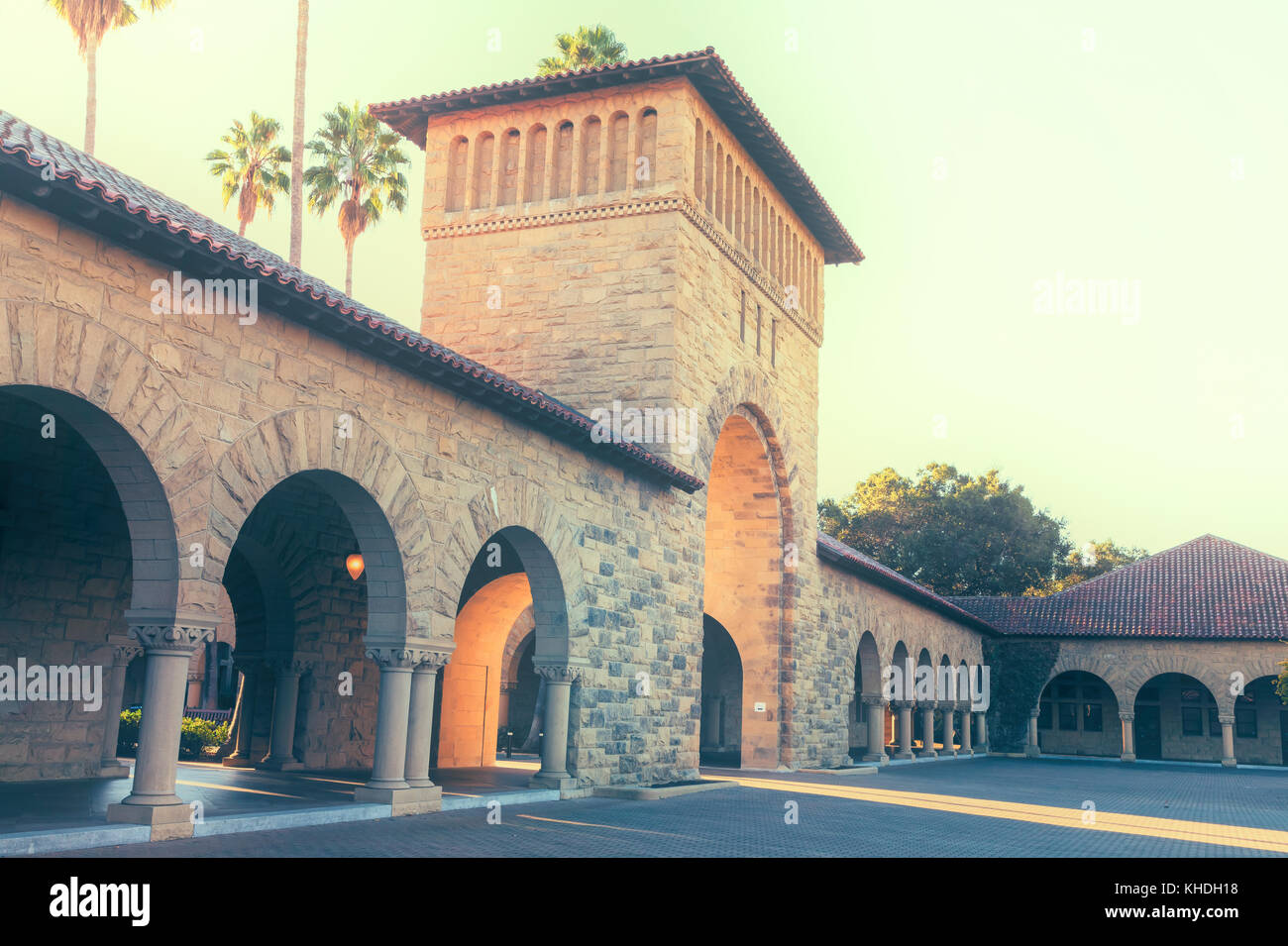 Arch tower and the architectural structures at Stanford University ...