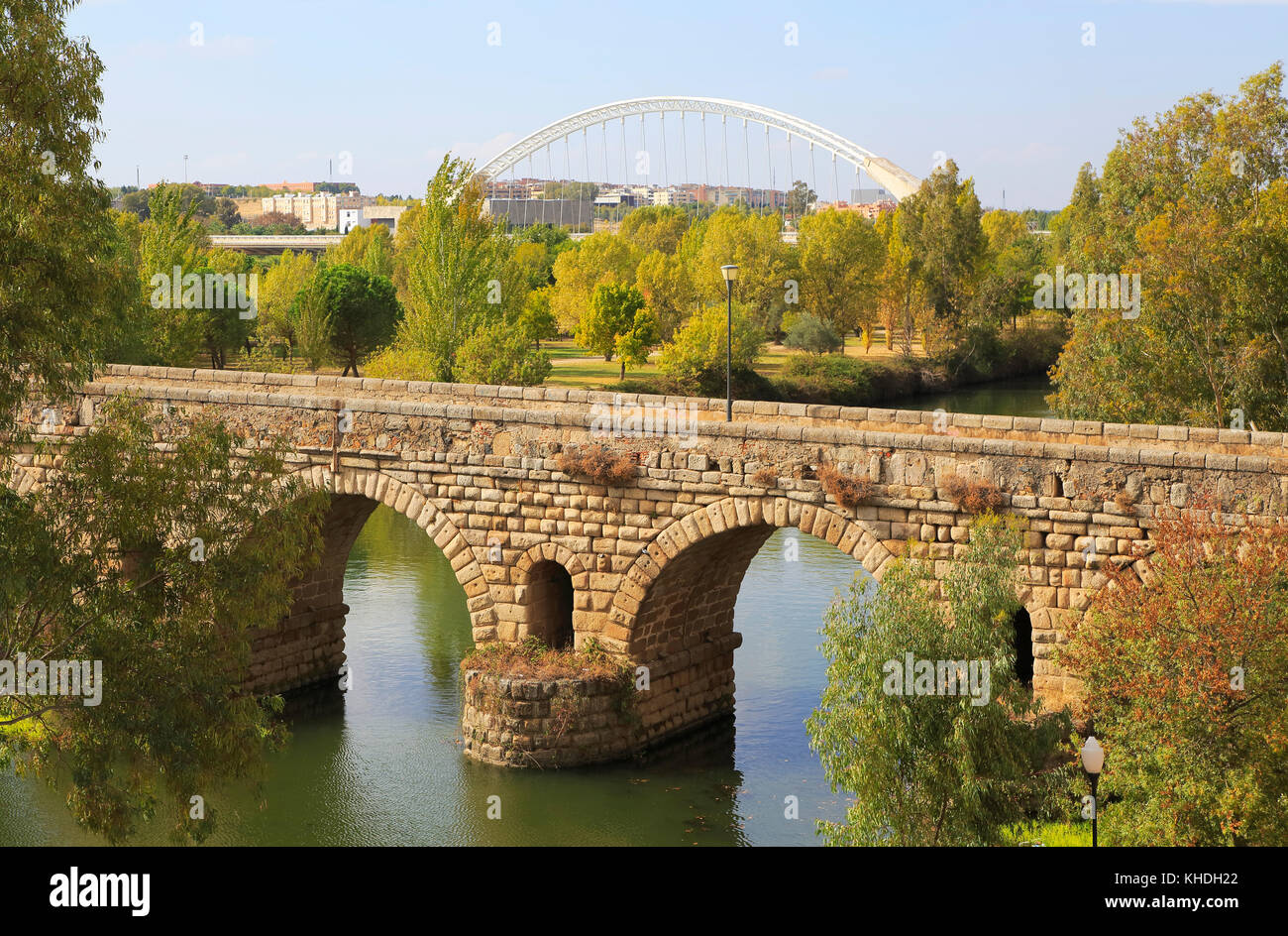Modern bridge behind Puente Romano, Roman bridge crossing, Rio Guadiana ...