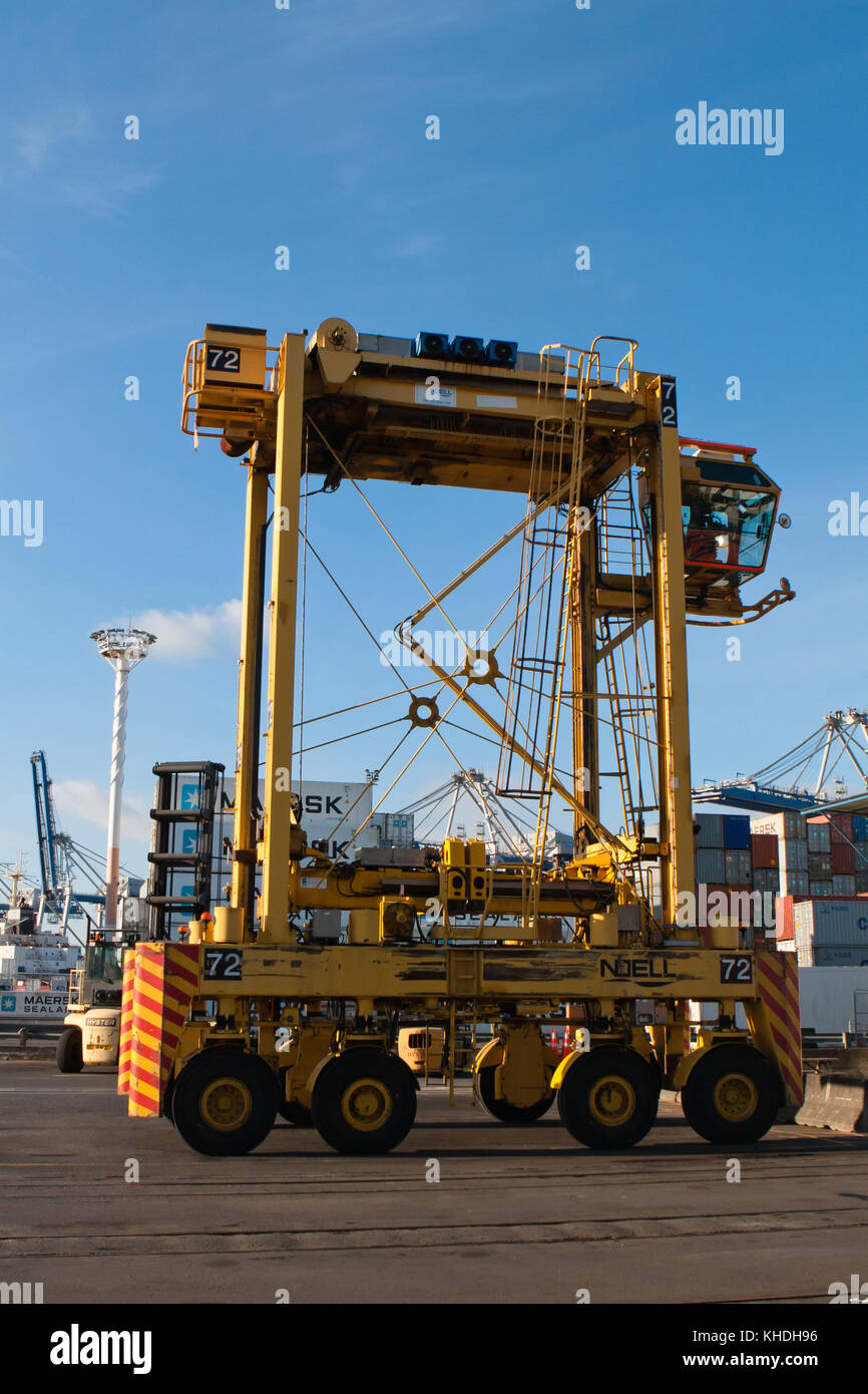 Straddle carrier moving container hi-res stock photography and images ...