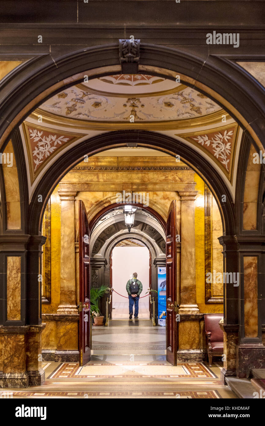 UNITED KINGDOM, SCOTLAND, GLASGOW, THE INTERIOR OF CITY CHAMBERS ...